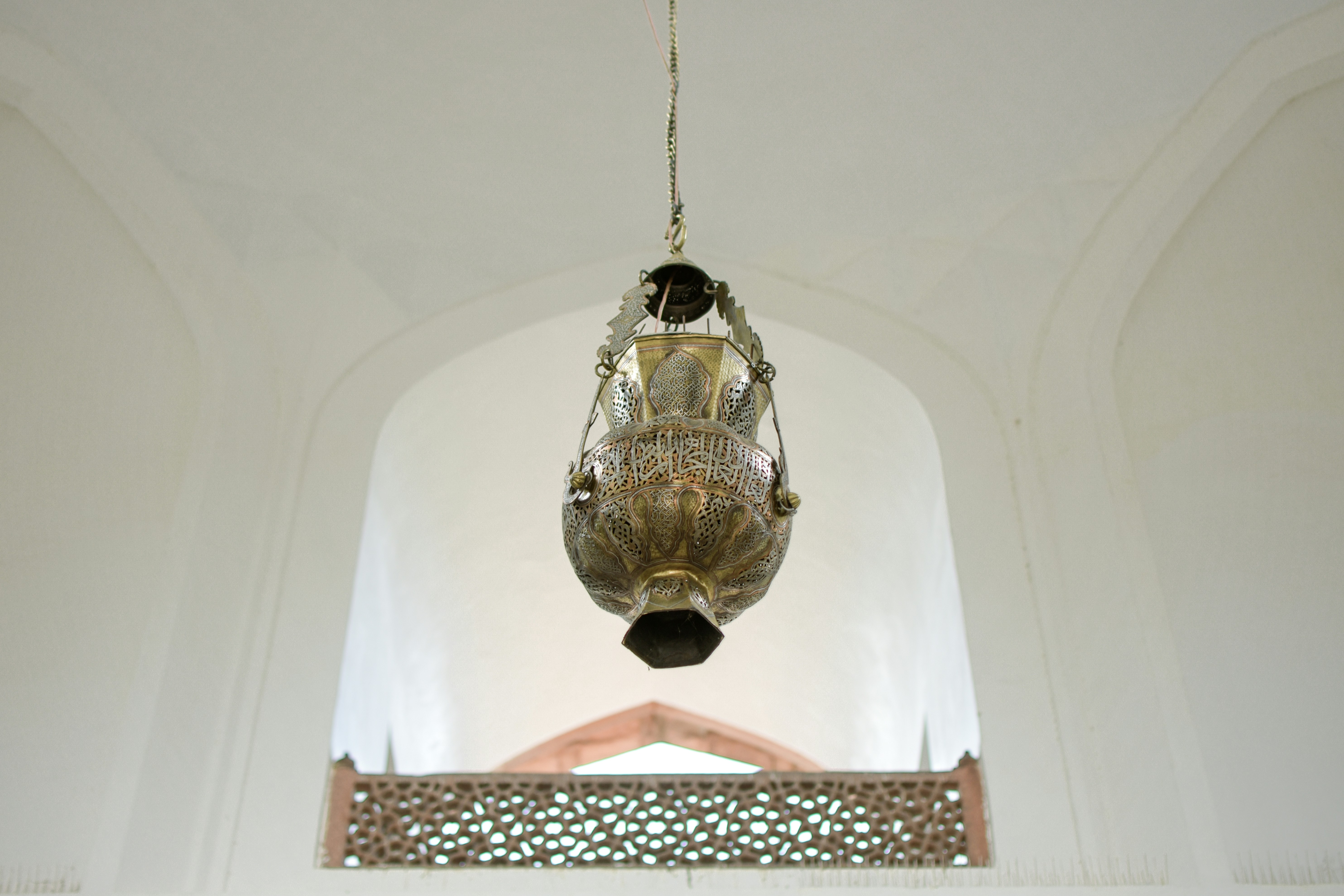 A large metal object hanging from a ceiling photo – Free Dslr camera ...
