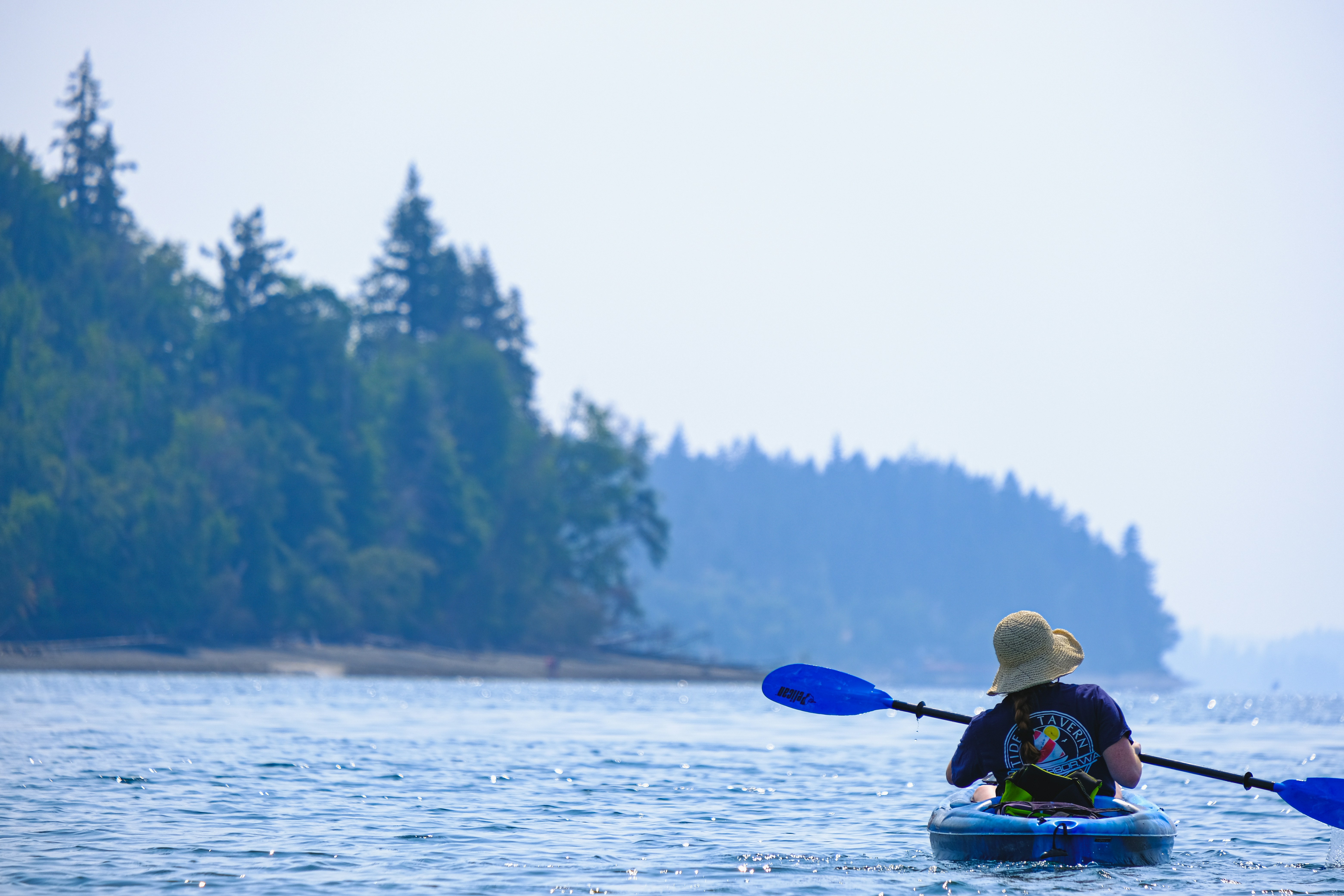 A person in a kayak paddling on a body of water photo – Free Horsehead ...