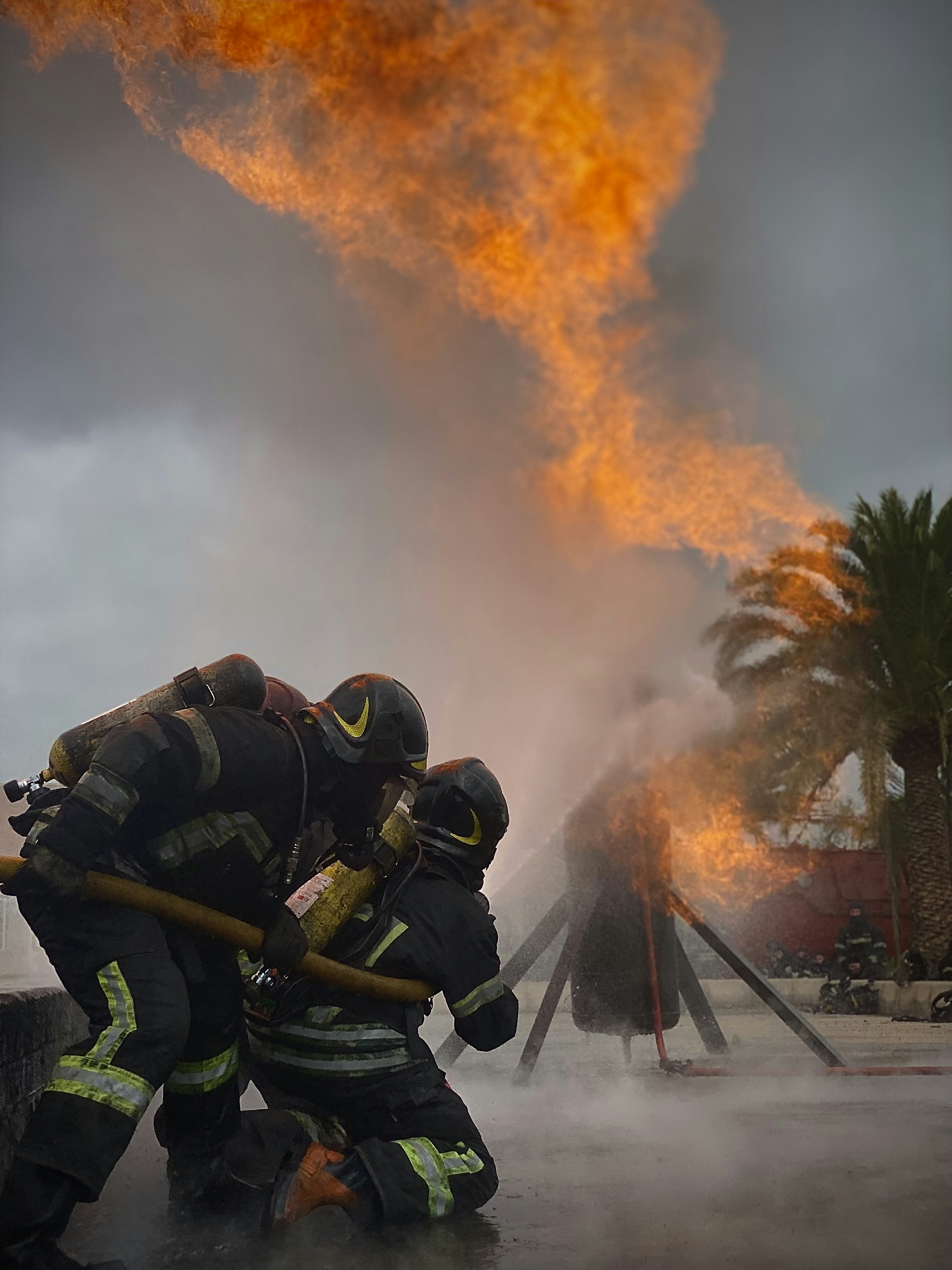 A couple of fire fighters fighting a fire photo – Free Image on Unsplash