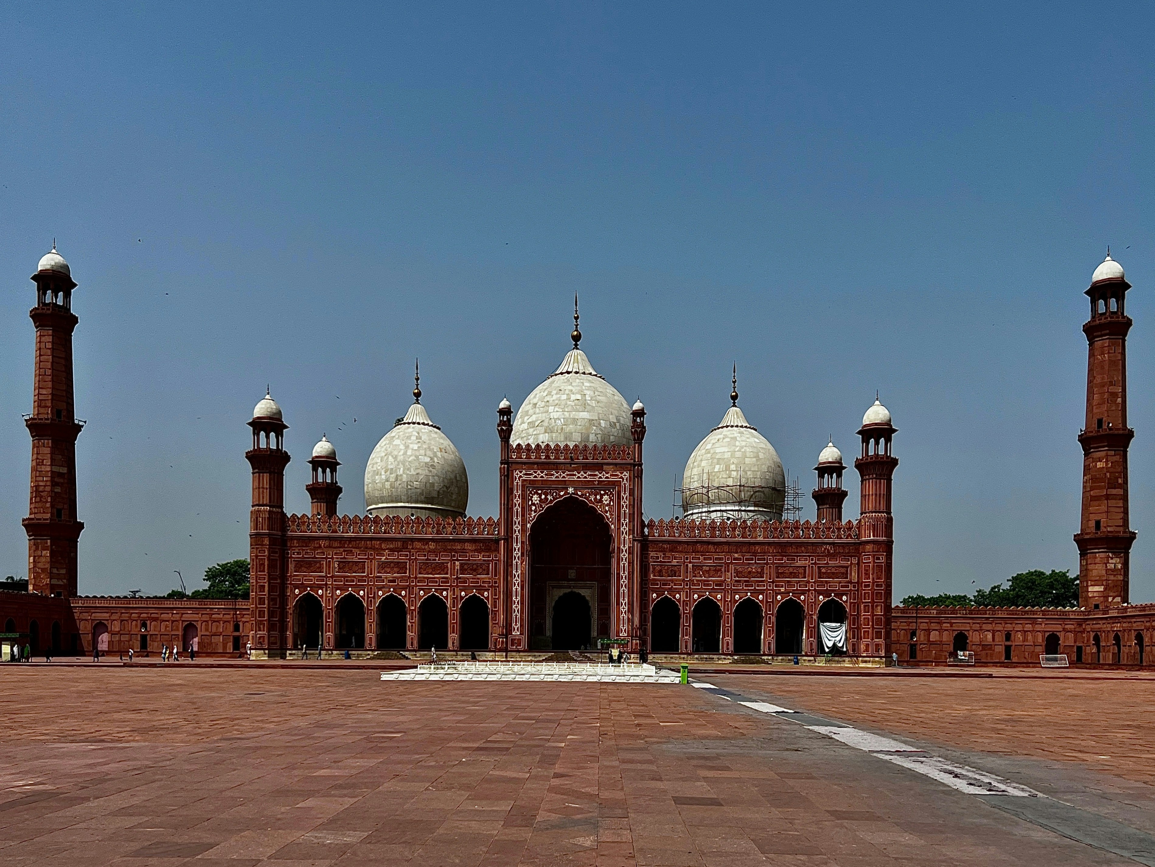 A large red brick building with two white domes photo – Free Badshahi ...