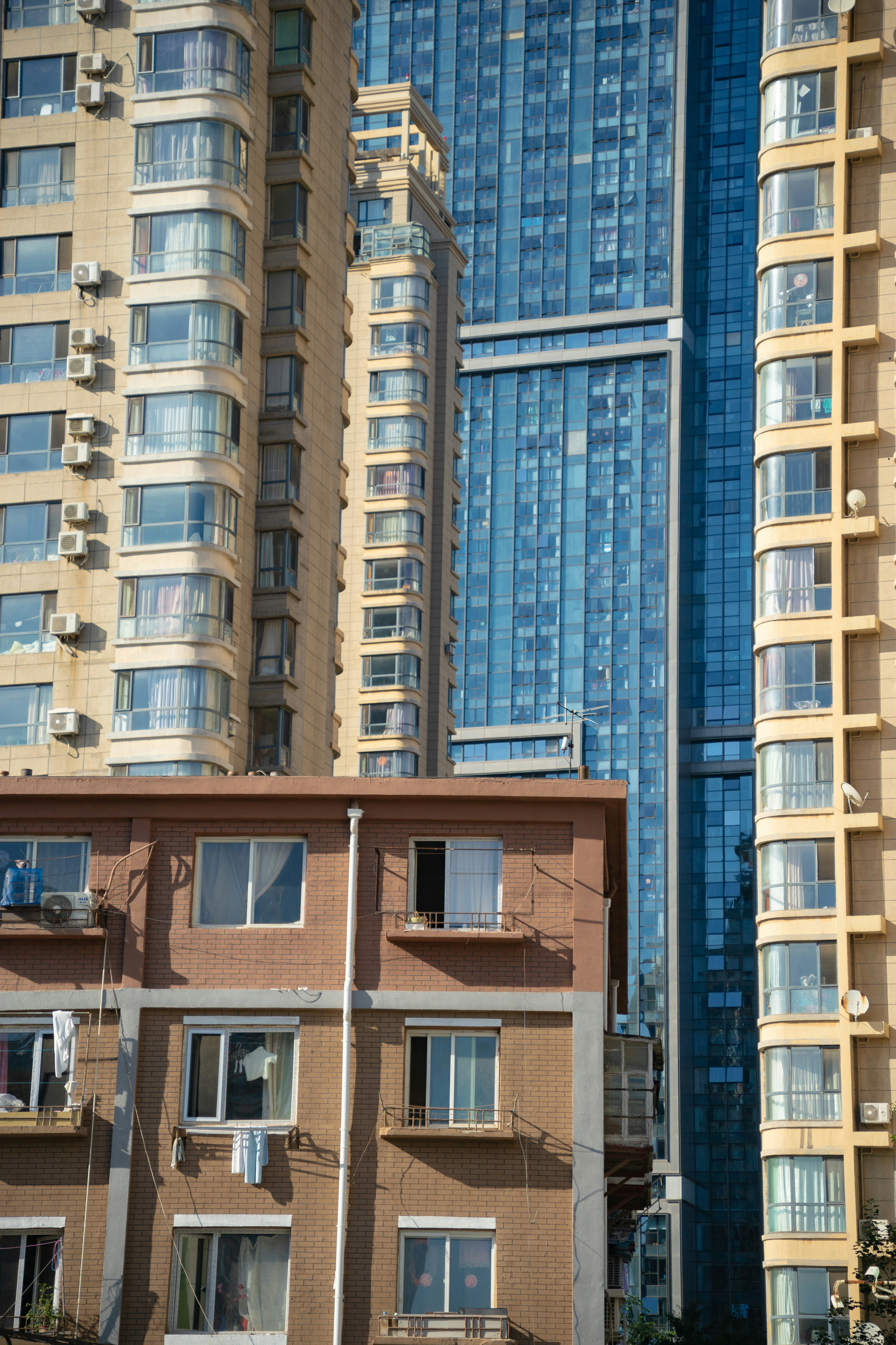 A group of tall buildings next to each other photo – Free Building ...