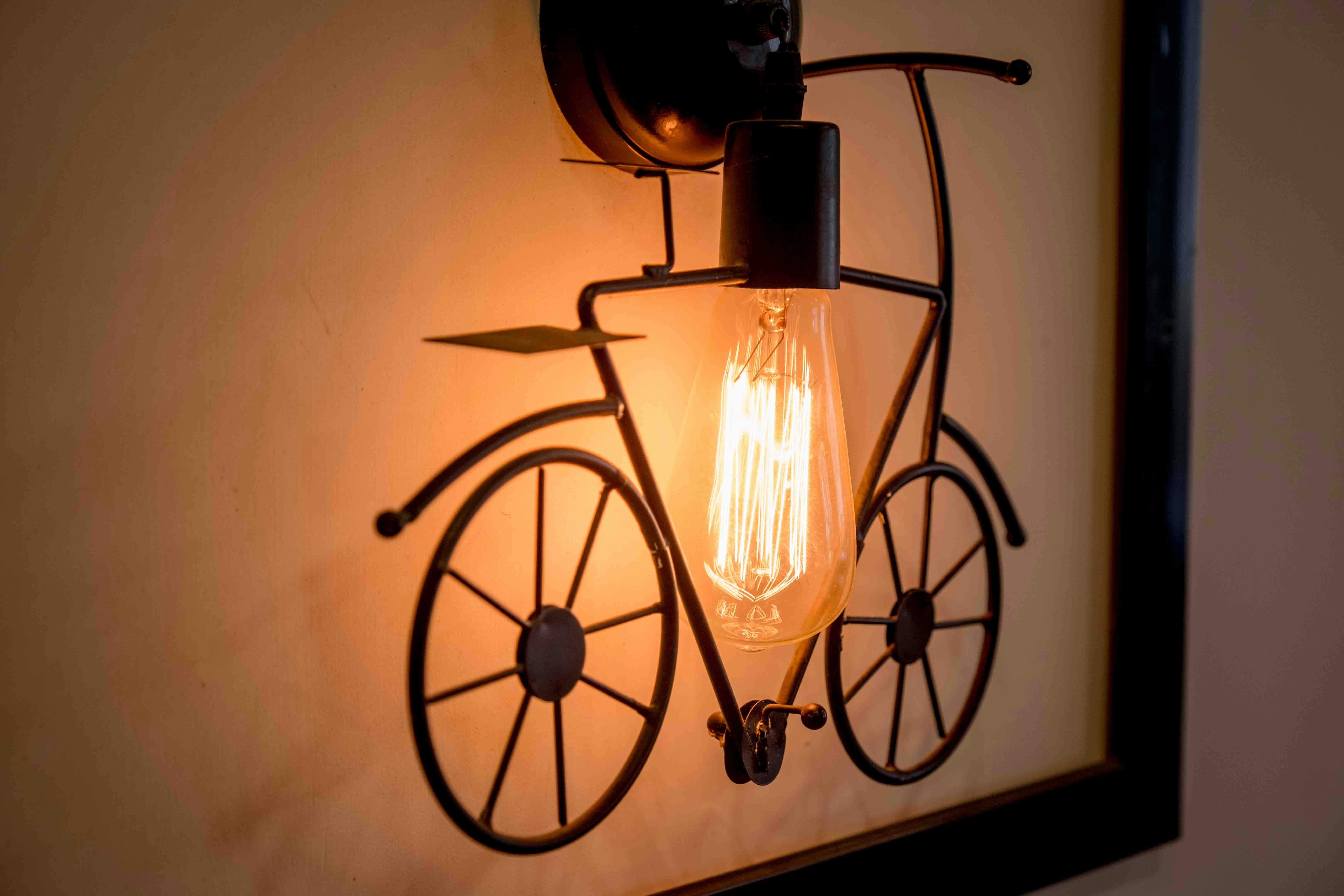 a light that is on the side of a wall