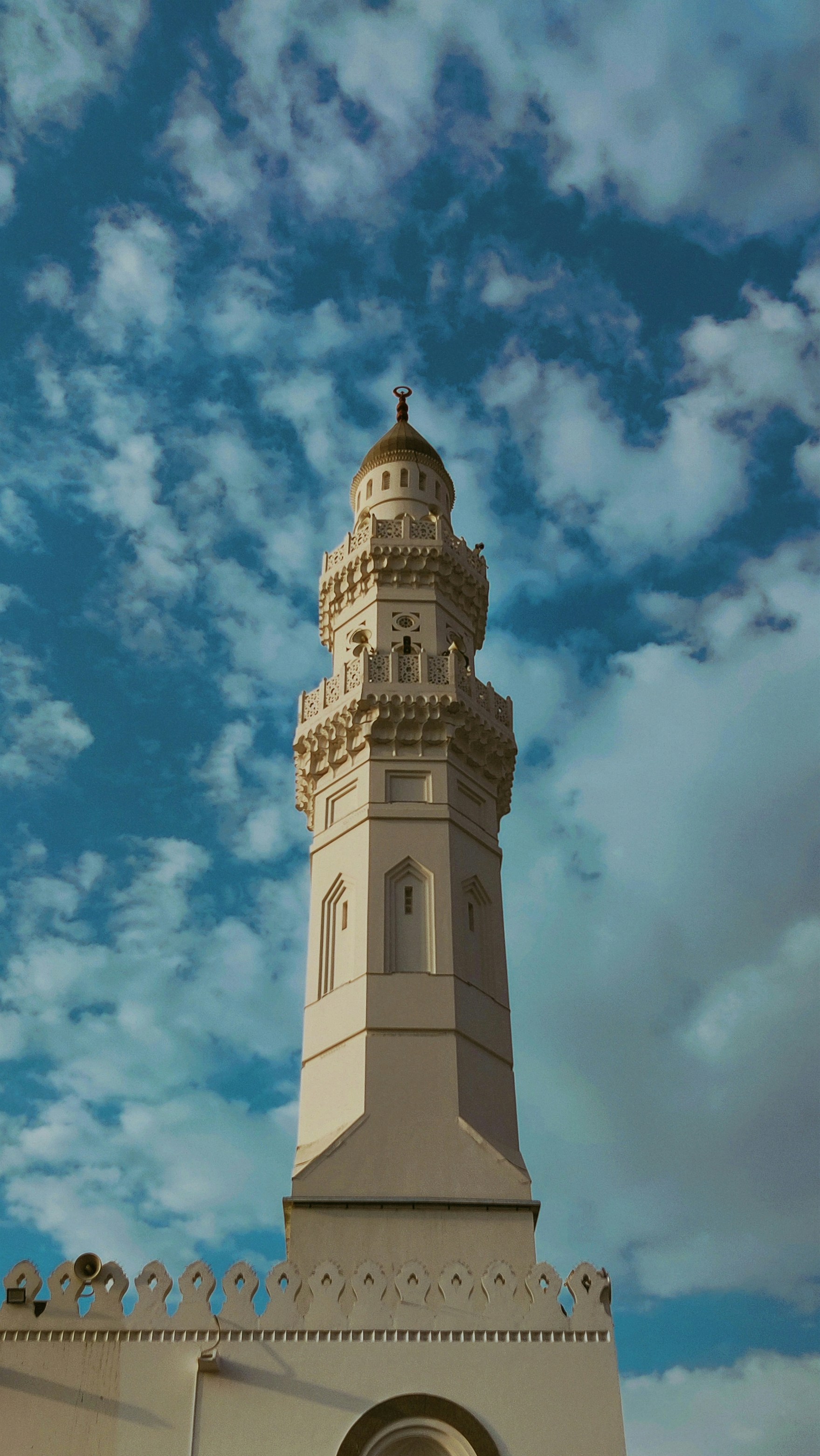 A tall white tower with a clock on it's side photo – Free Masjid quba ...