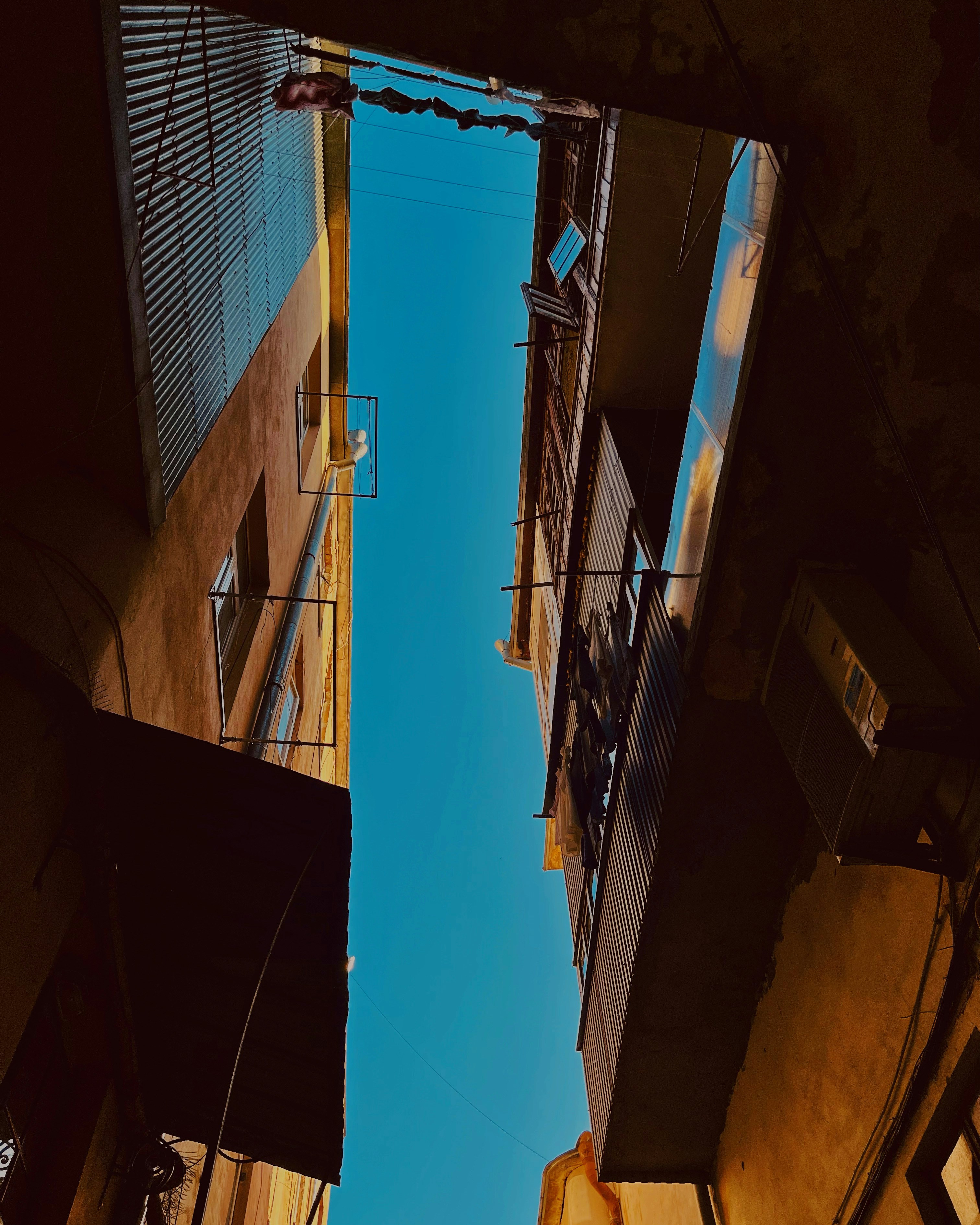 Looking up at the sky from a narrow alleyway photo – Free City Image on ...