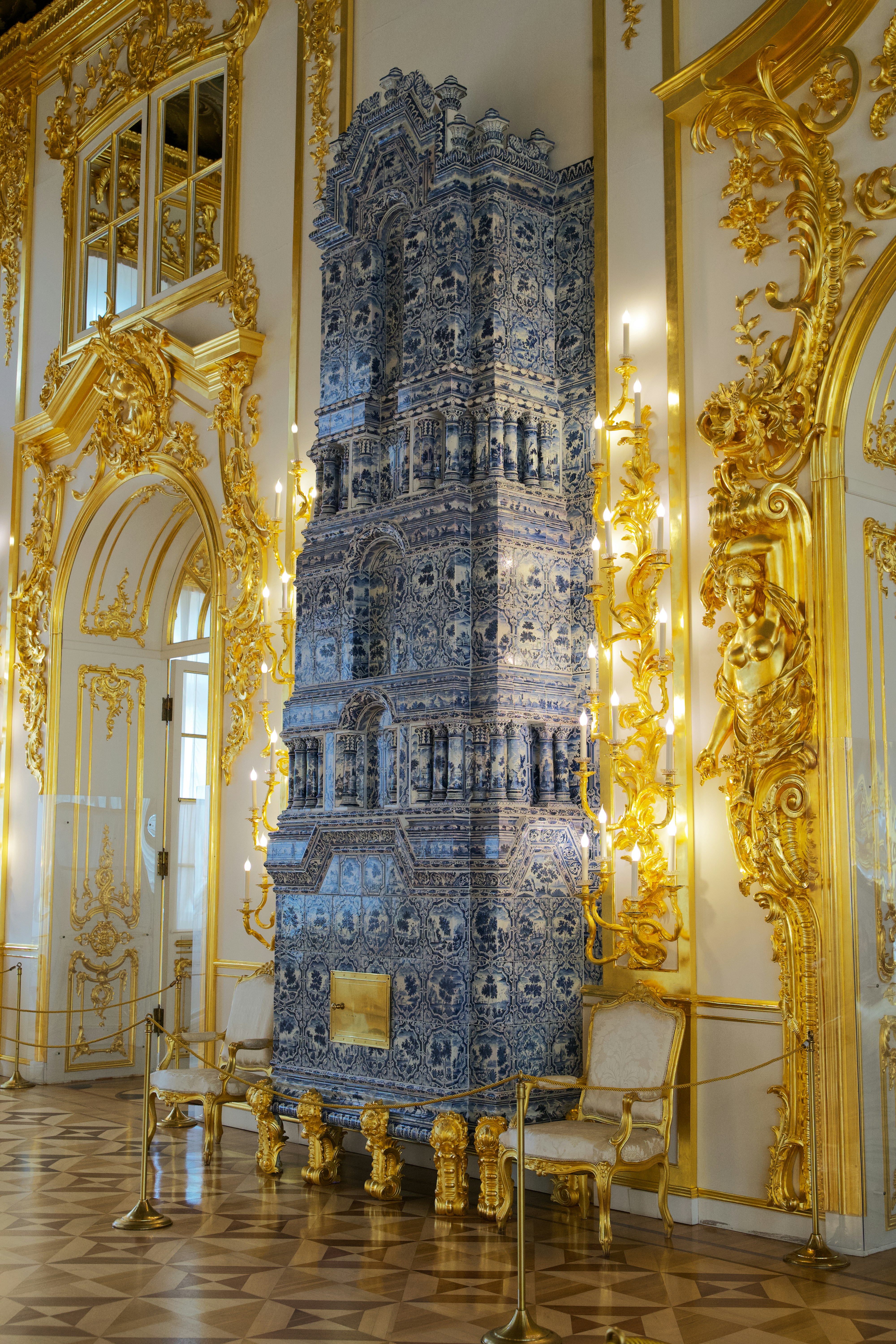 Azure Tile Obelisk Rising in a Gilded Palace Hall