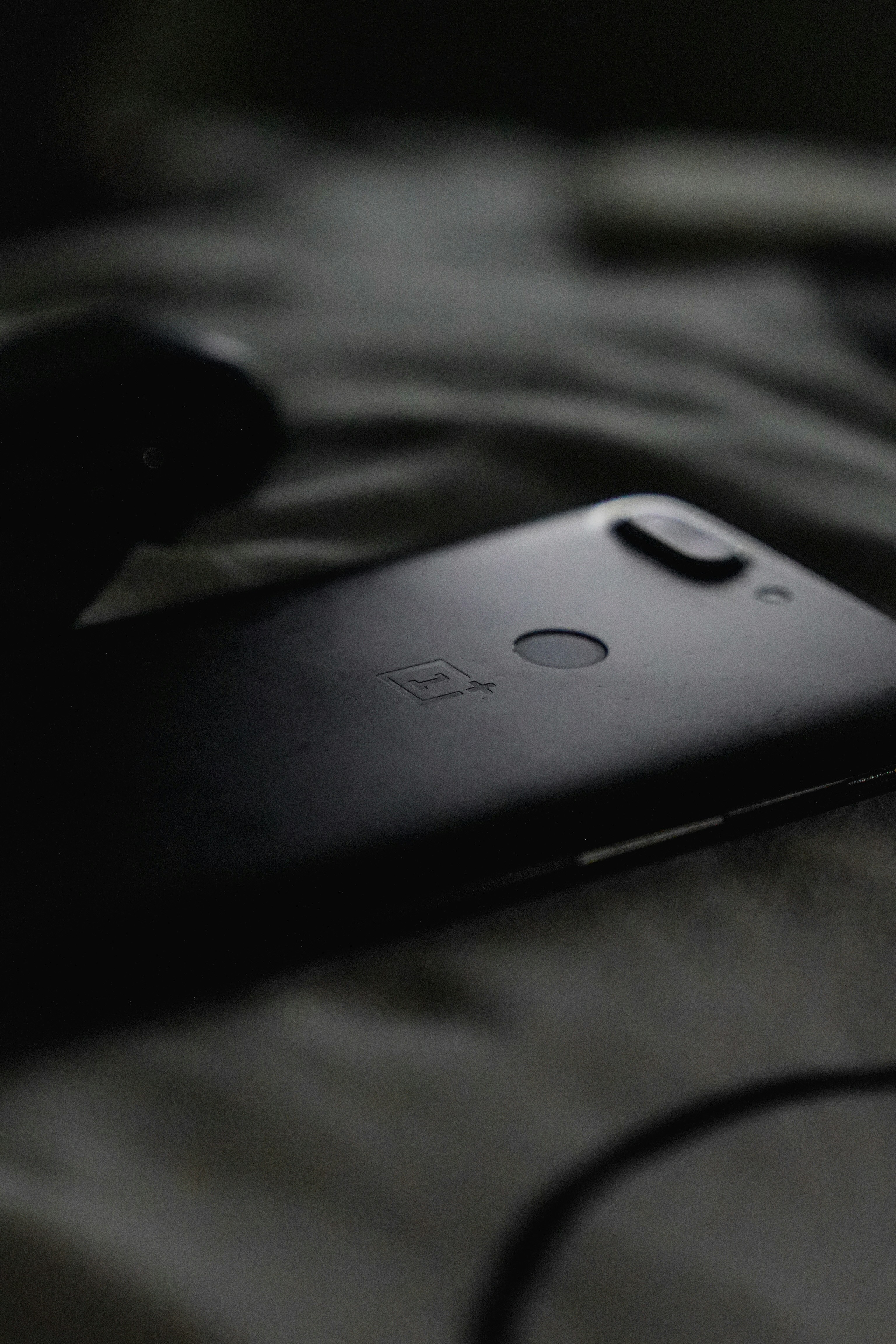 A close up of a cell phone on a bed photo – Free Phone Image on Unsplash