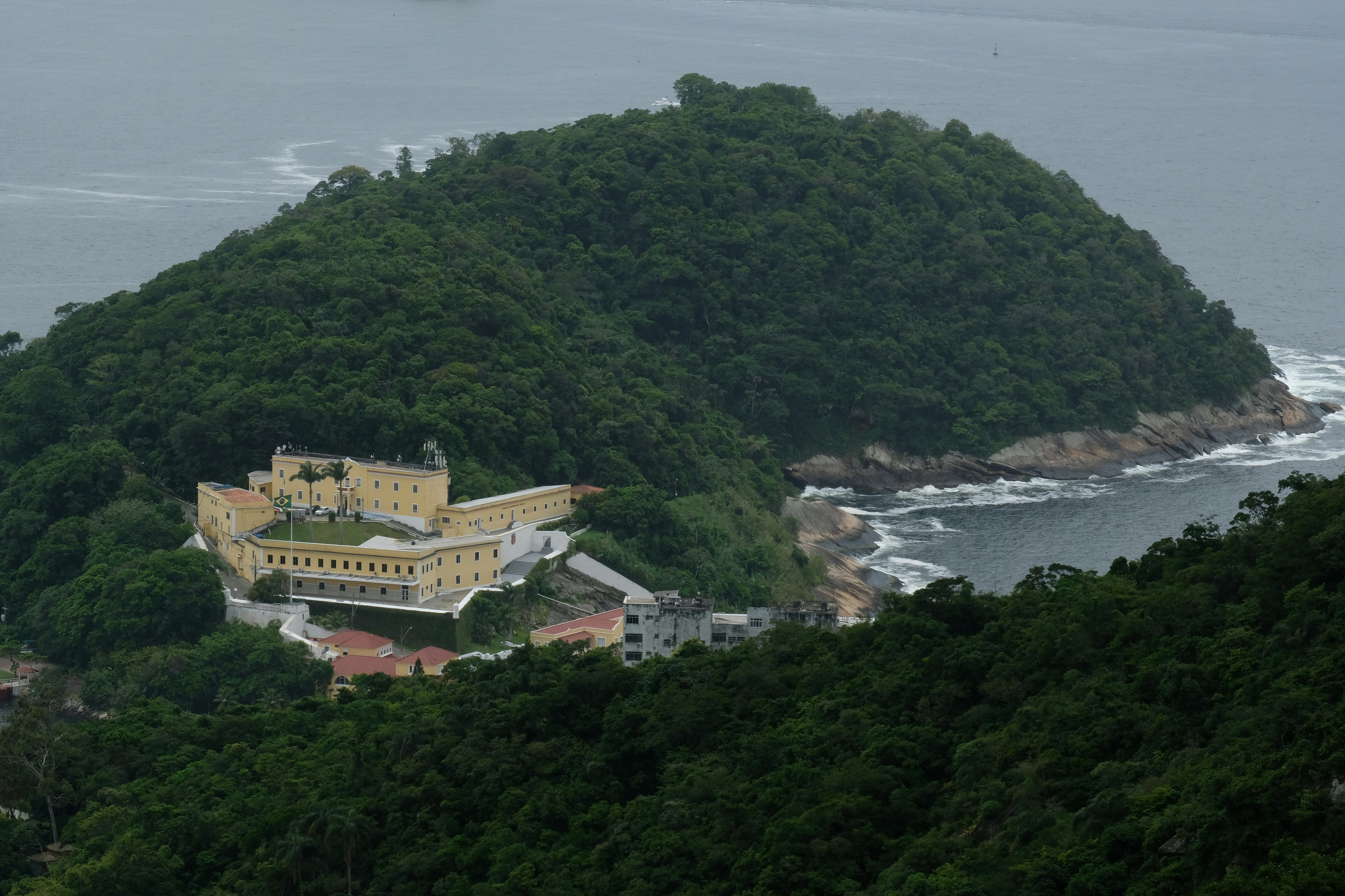 Seaside Fortress, Verdant Crest: A Coastal Hilltop Stronghold