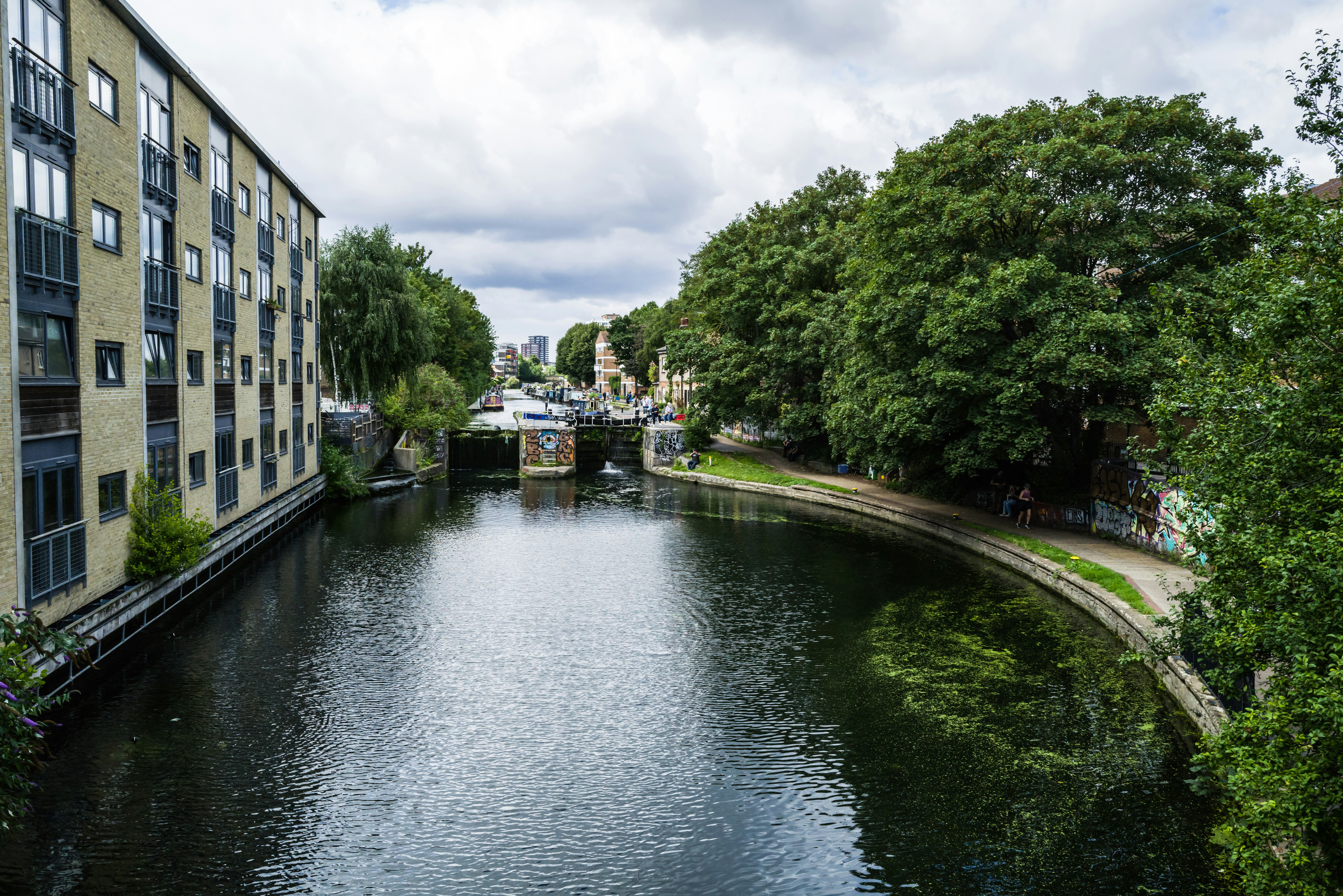 A river running through a city next to tall buildings photo – Free ...
