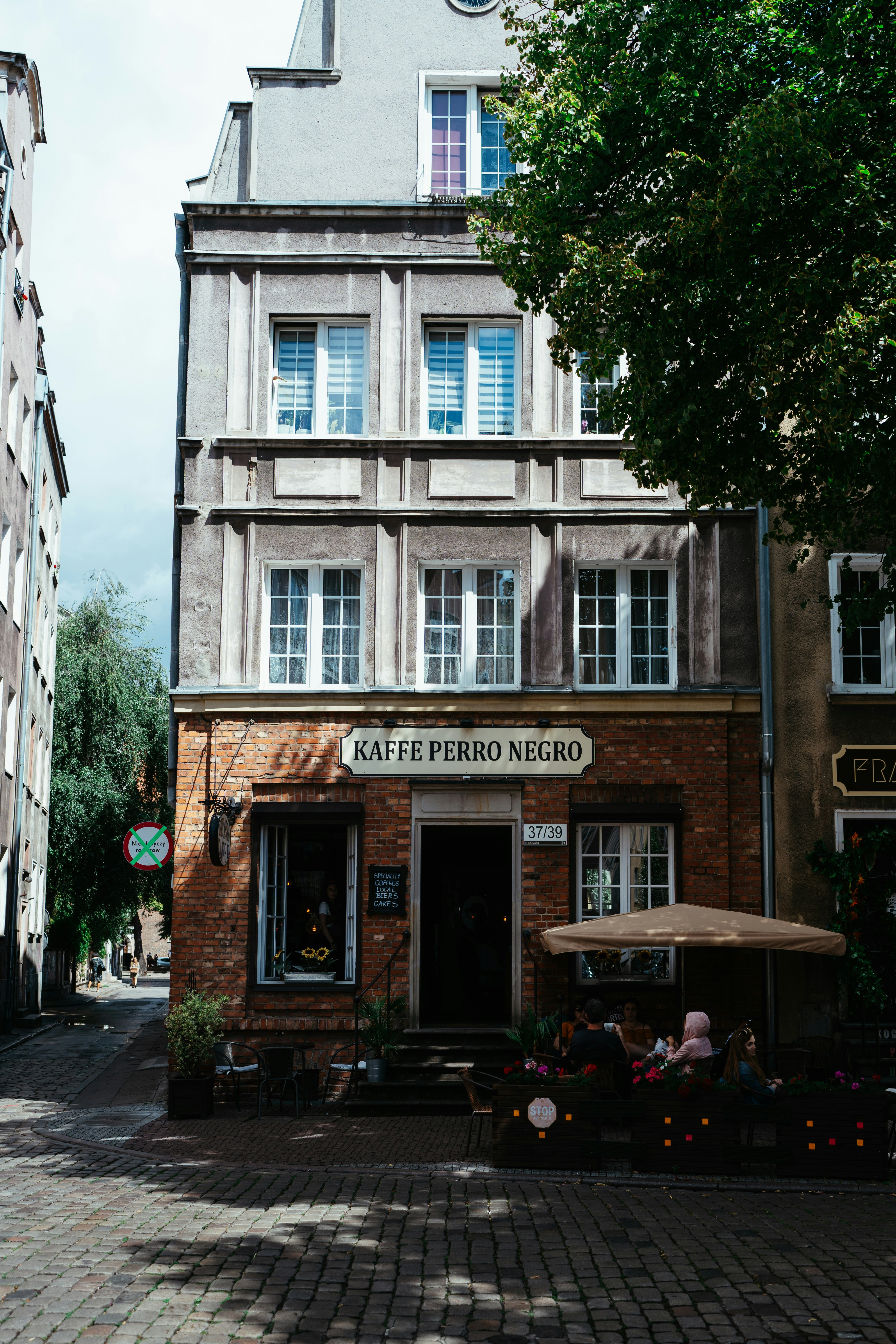 A brick building with a clock tower in the background photo – Free ...