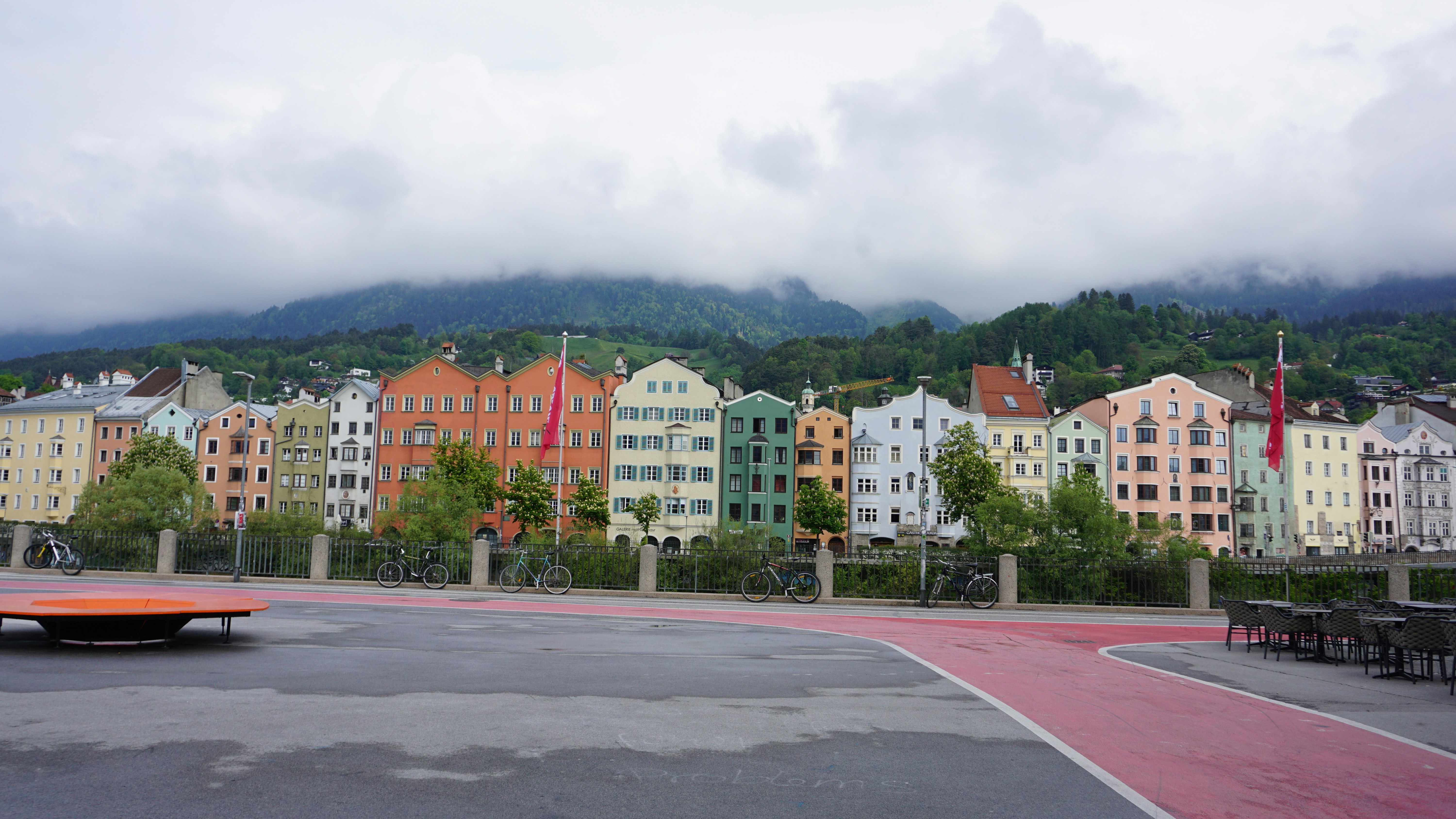 A bunch of buildings that are next to each other photo – Free City ...