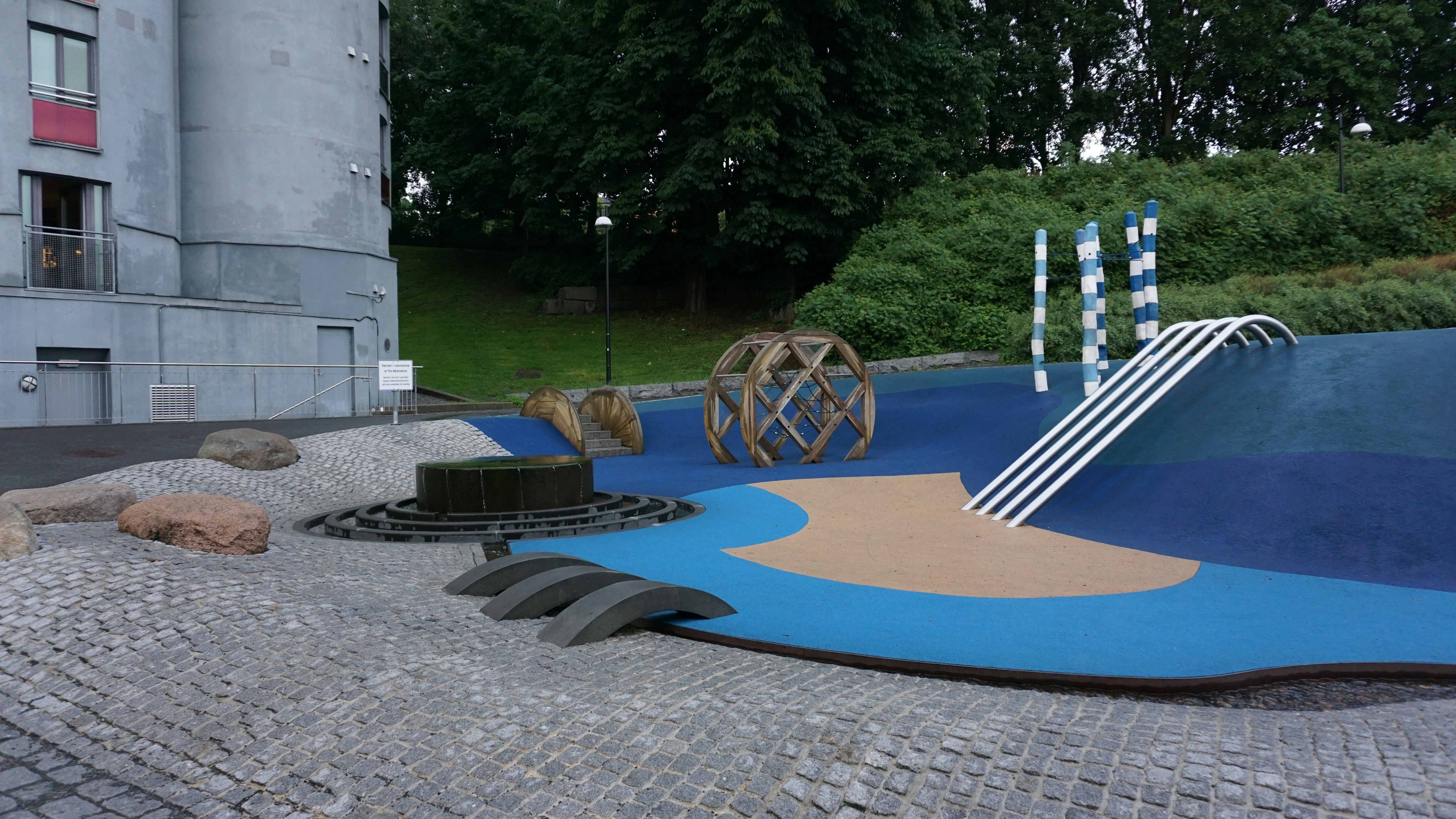 Curves of Color: A Blue-Top Playground by the Urban Edge