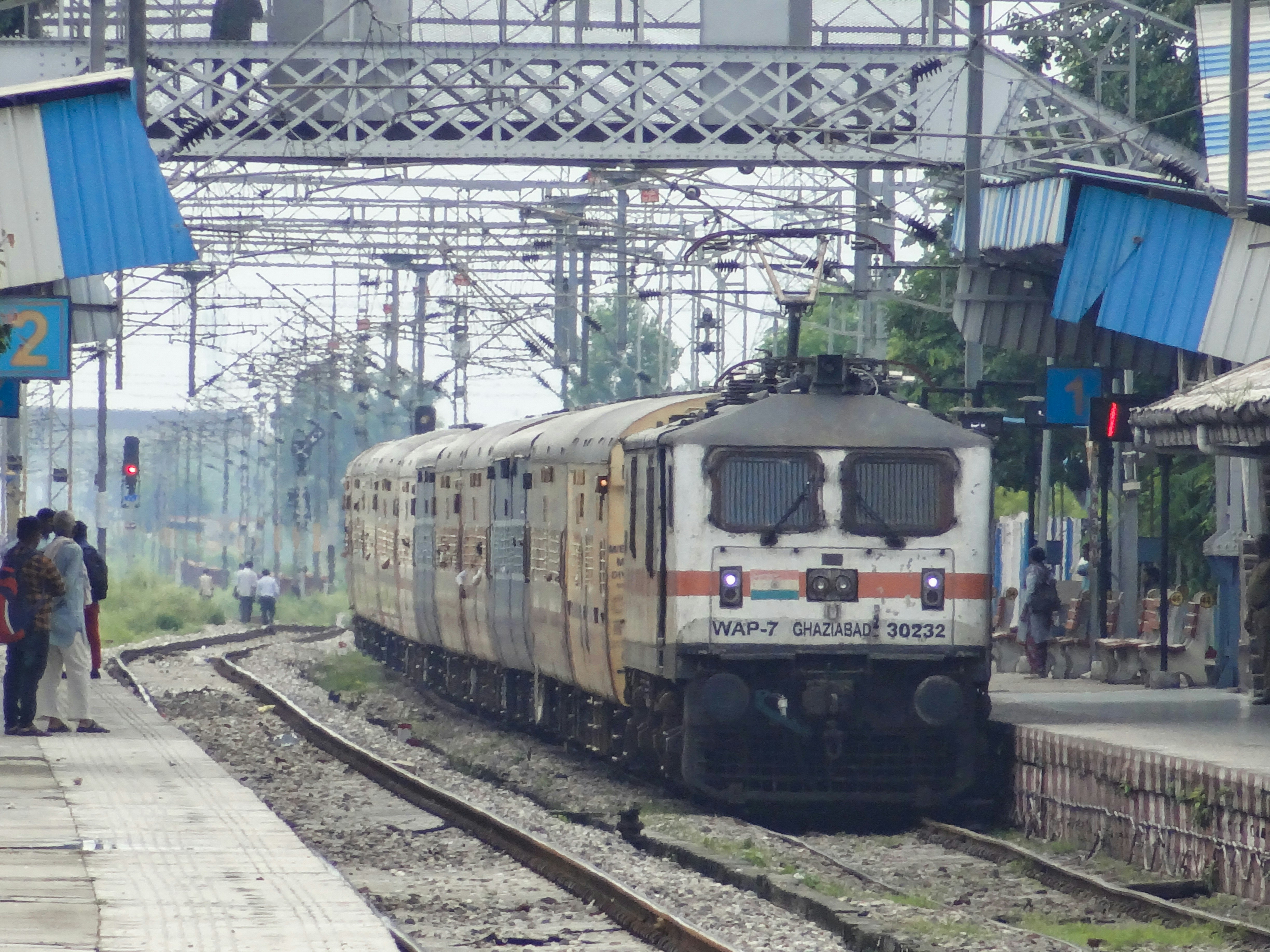 A train that is sitting on the tracks photo – Free Roorkee Image on ...