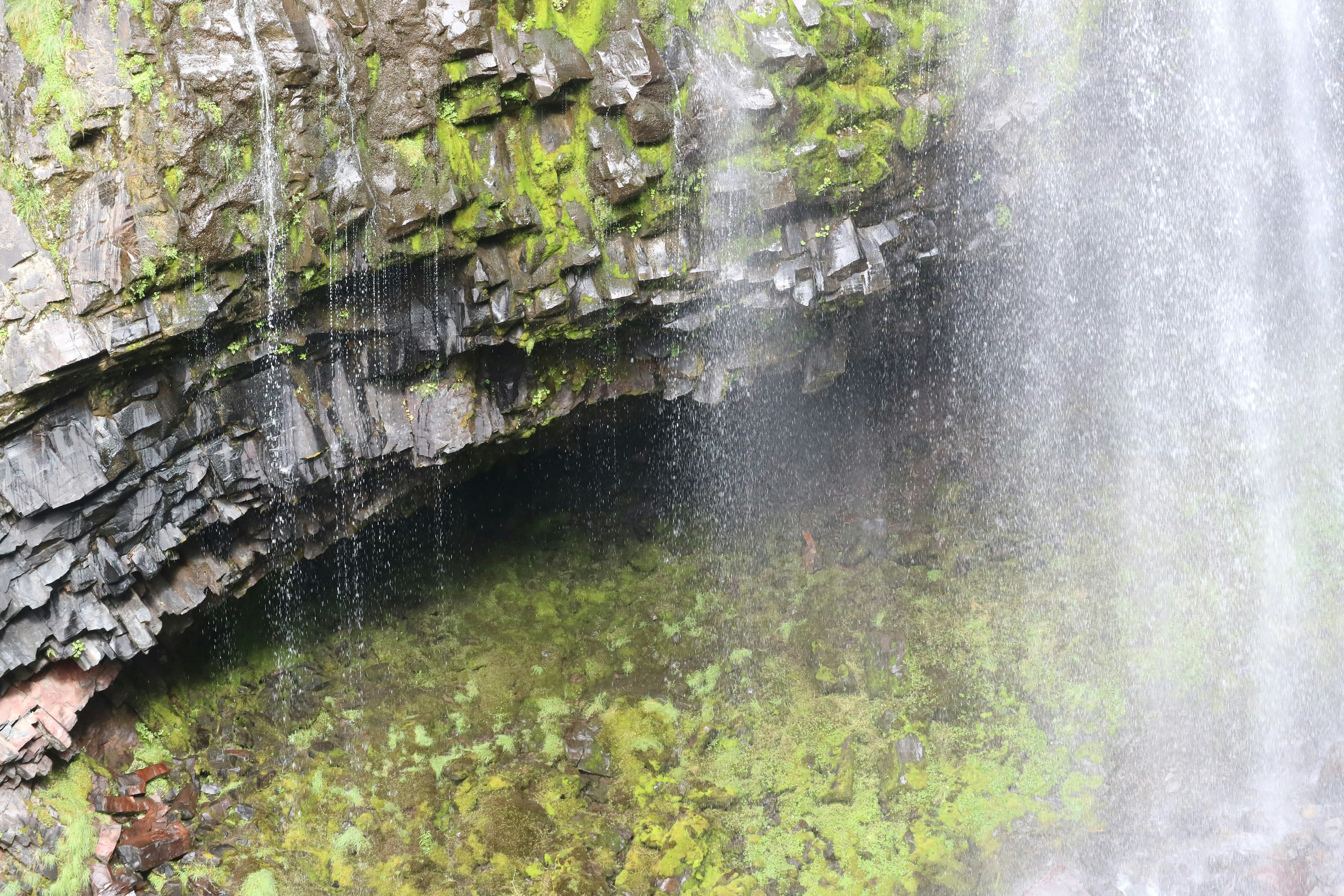 A waterfall with water cascading down the side of it photo – Free Land ...