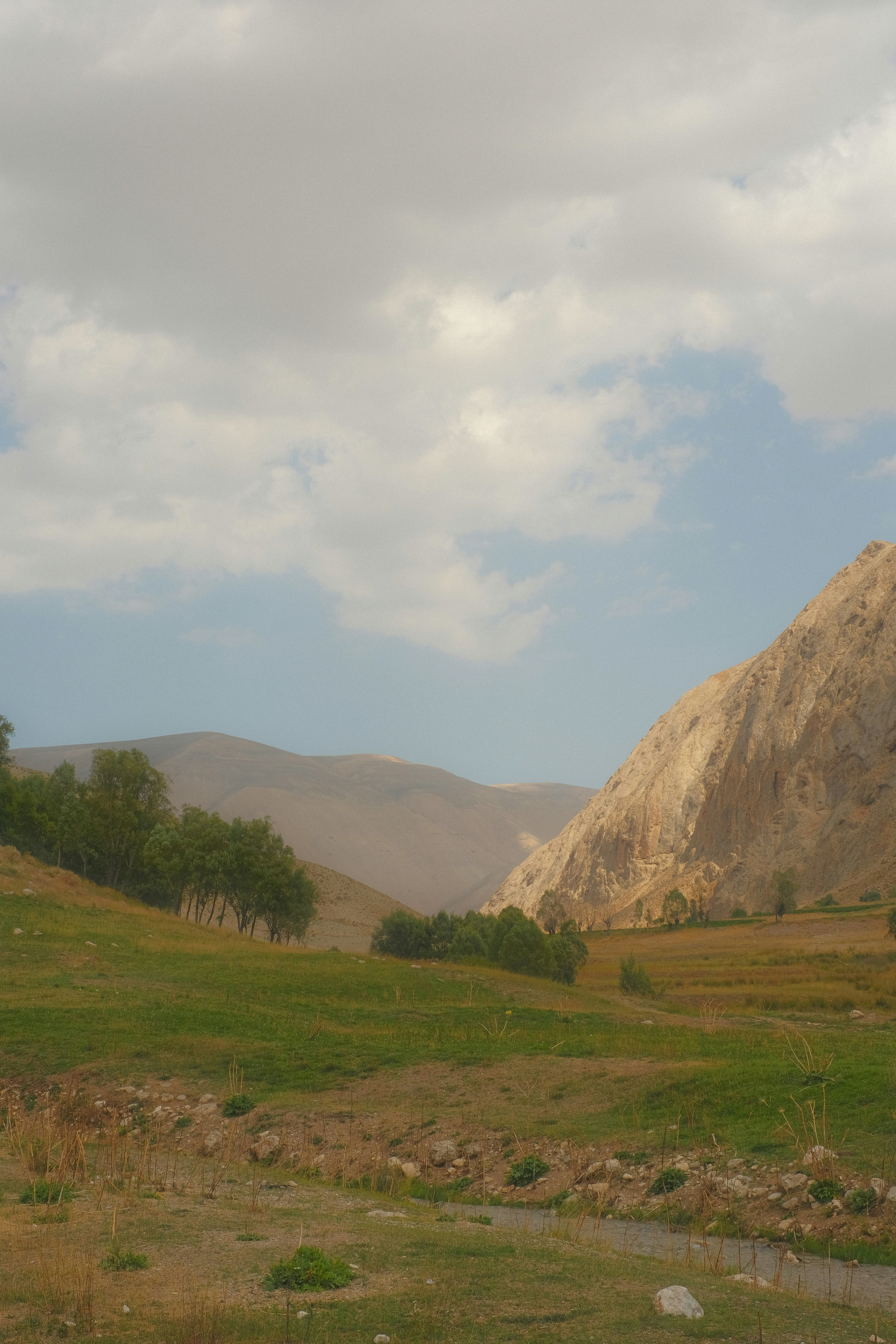 Cliff Edge Echoes over a Quiet Valley