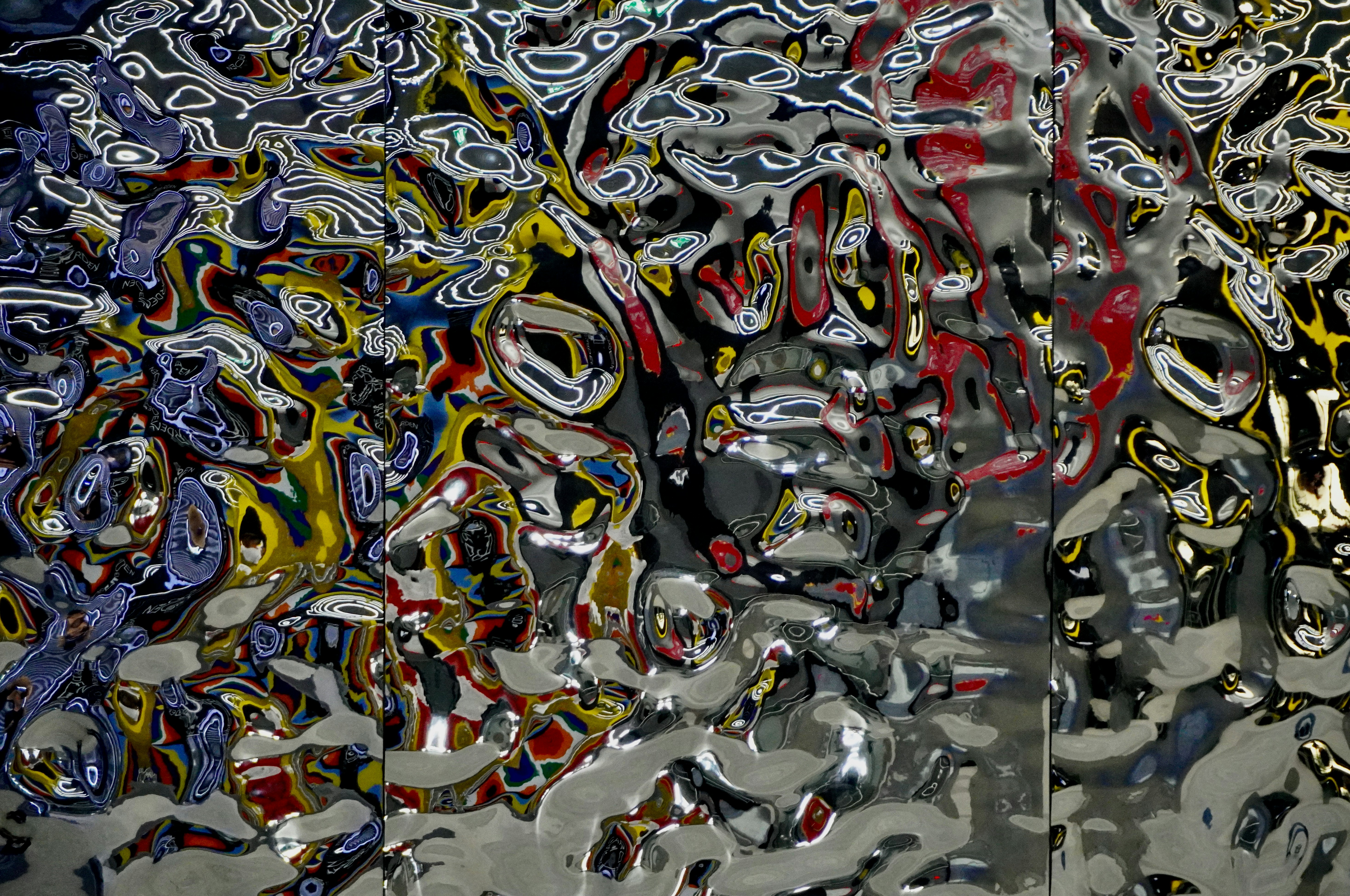 Kaleidoscopic Ripples: Reflected Color in a Rippled Surface