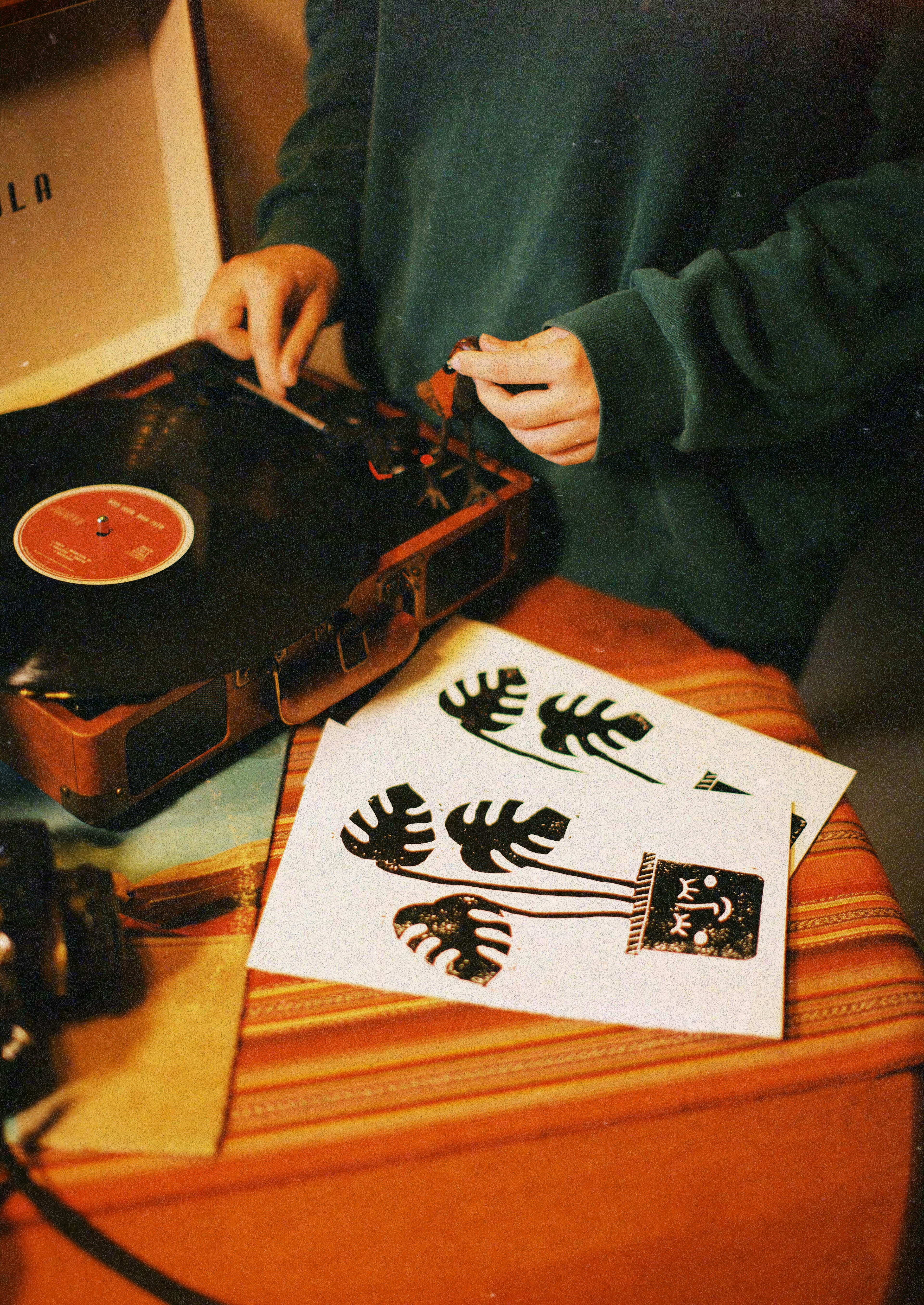 Groove and Ferns: Tuning a Pocket Turntable Amid Botanical Prints
