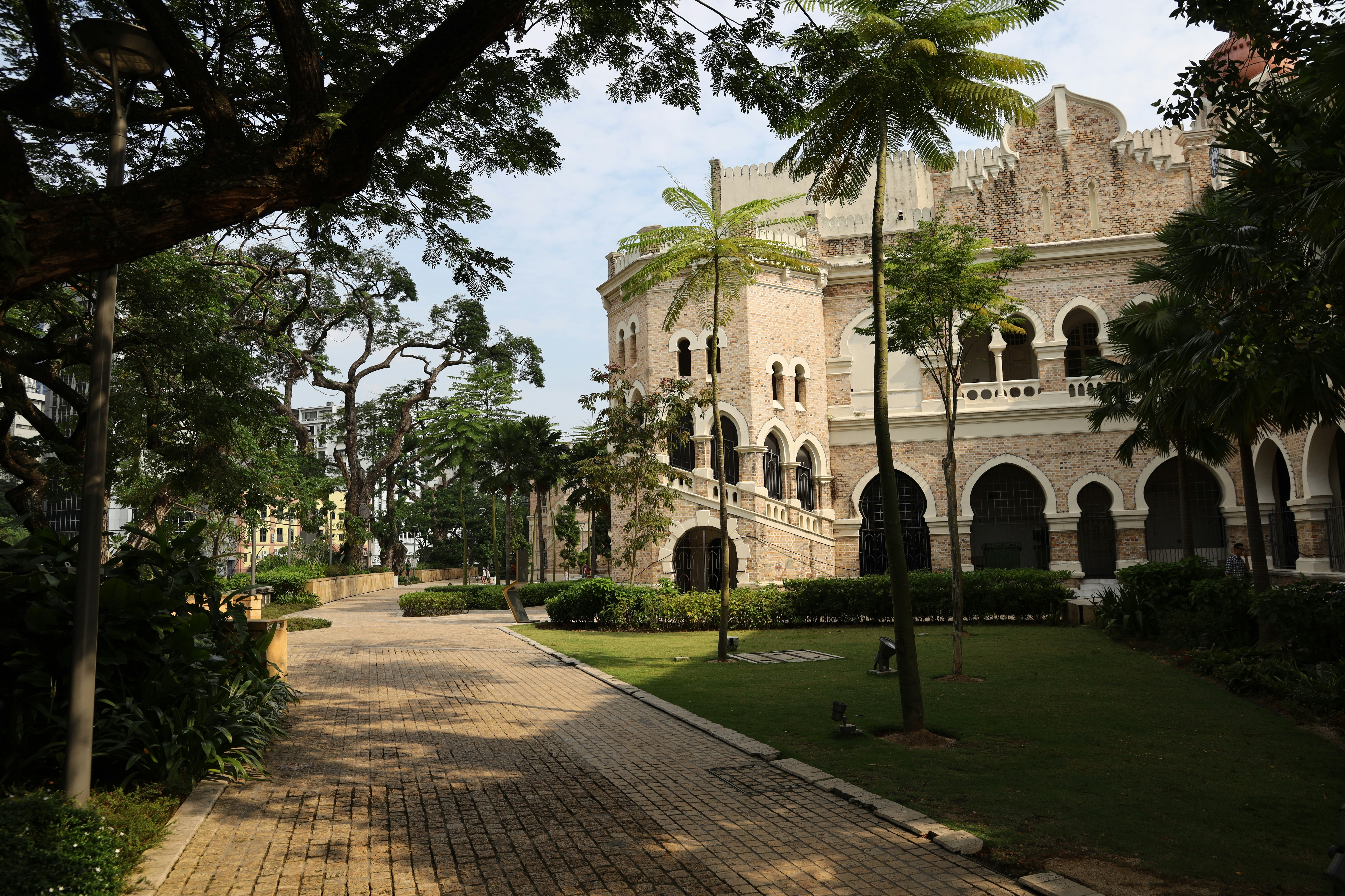Sunlit Courtyard Arches Framing a Palm-Studded Boulevard
