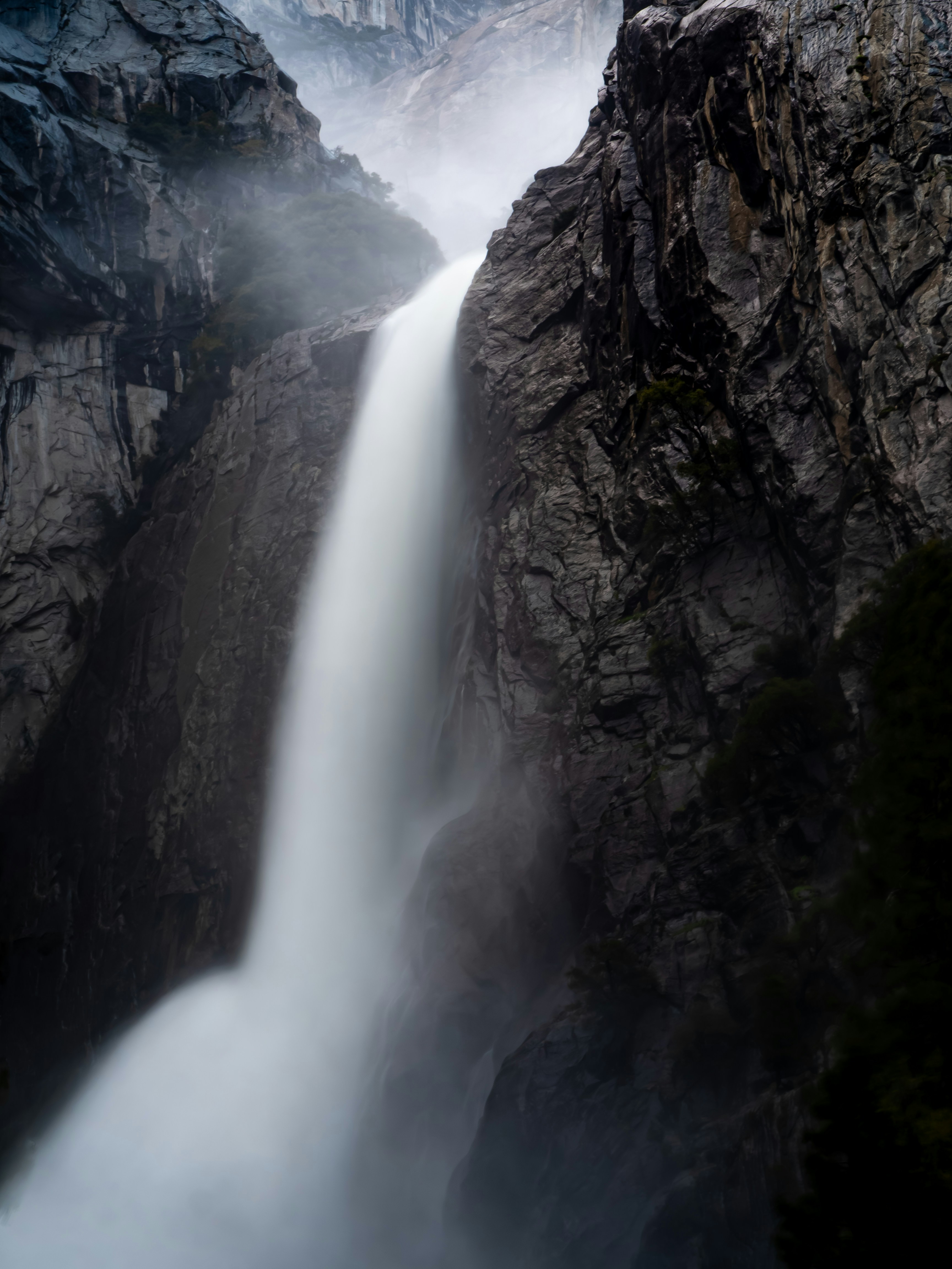 A very tall waterfall in the middle of a mountain photo – Free Yosemite ...