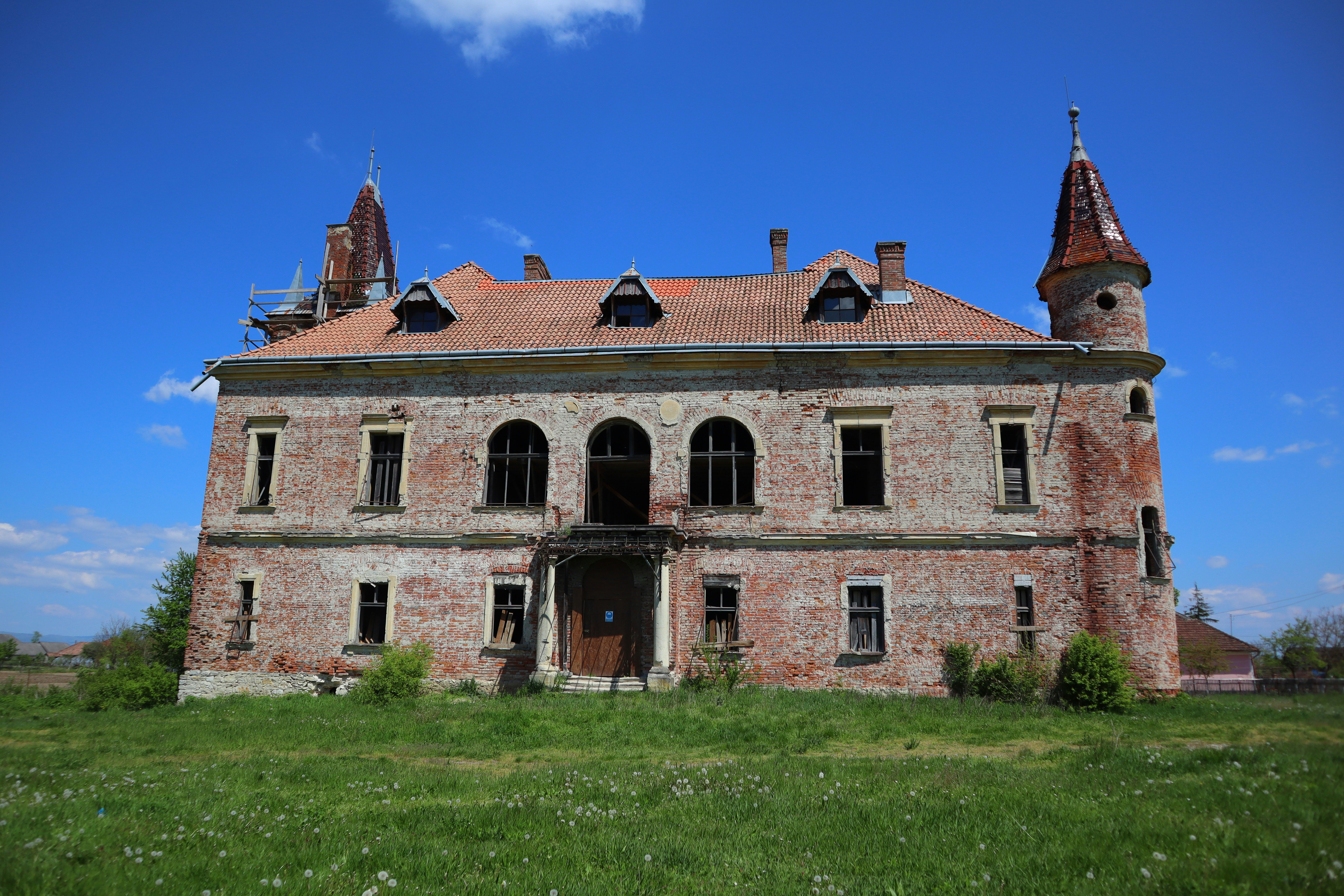 Echoes of a Timeworn Fortress