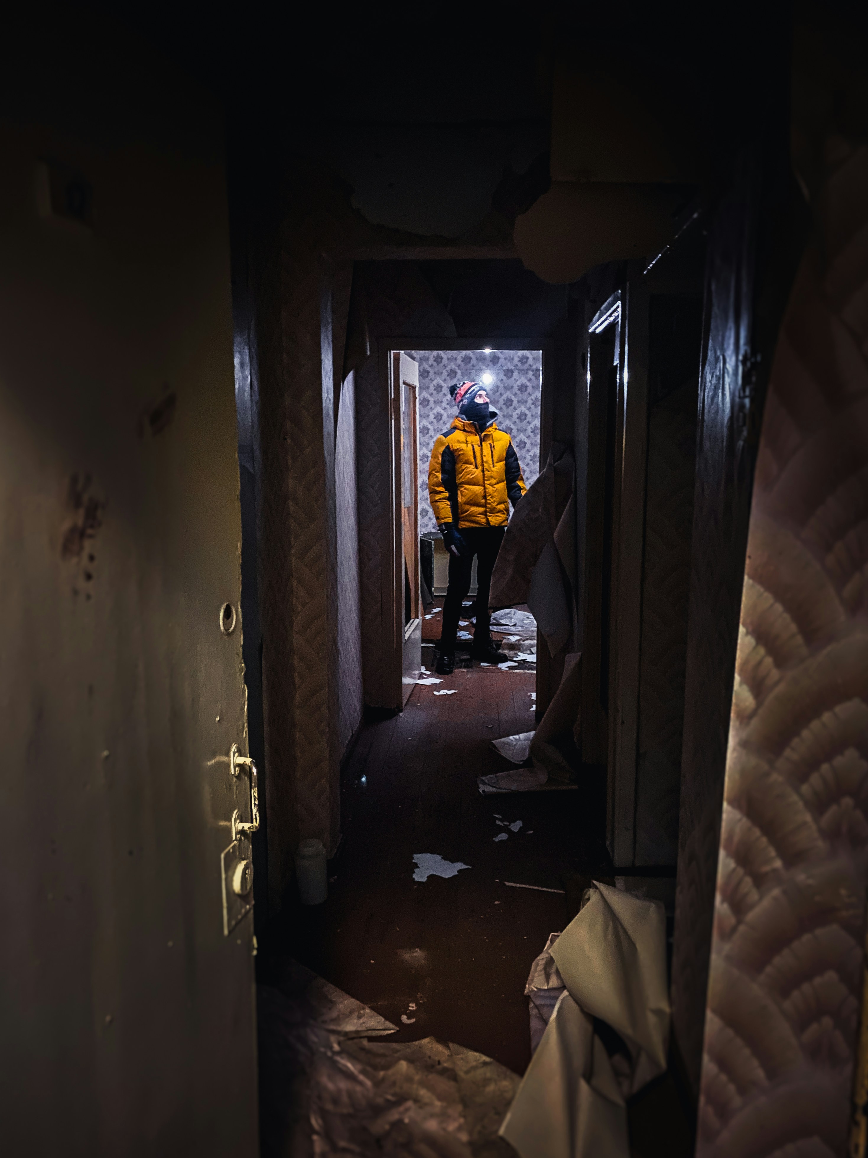 A man in a yellow jacket standing in a hallway photo – Free Vorkuta ...