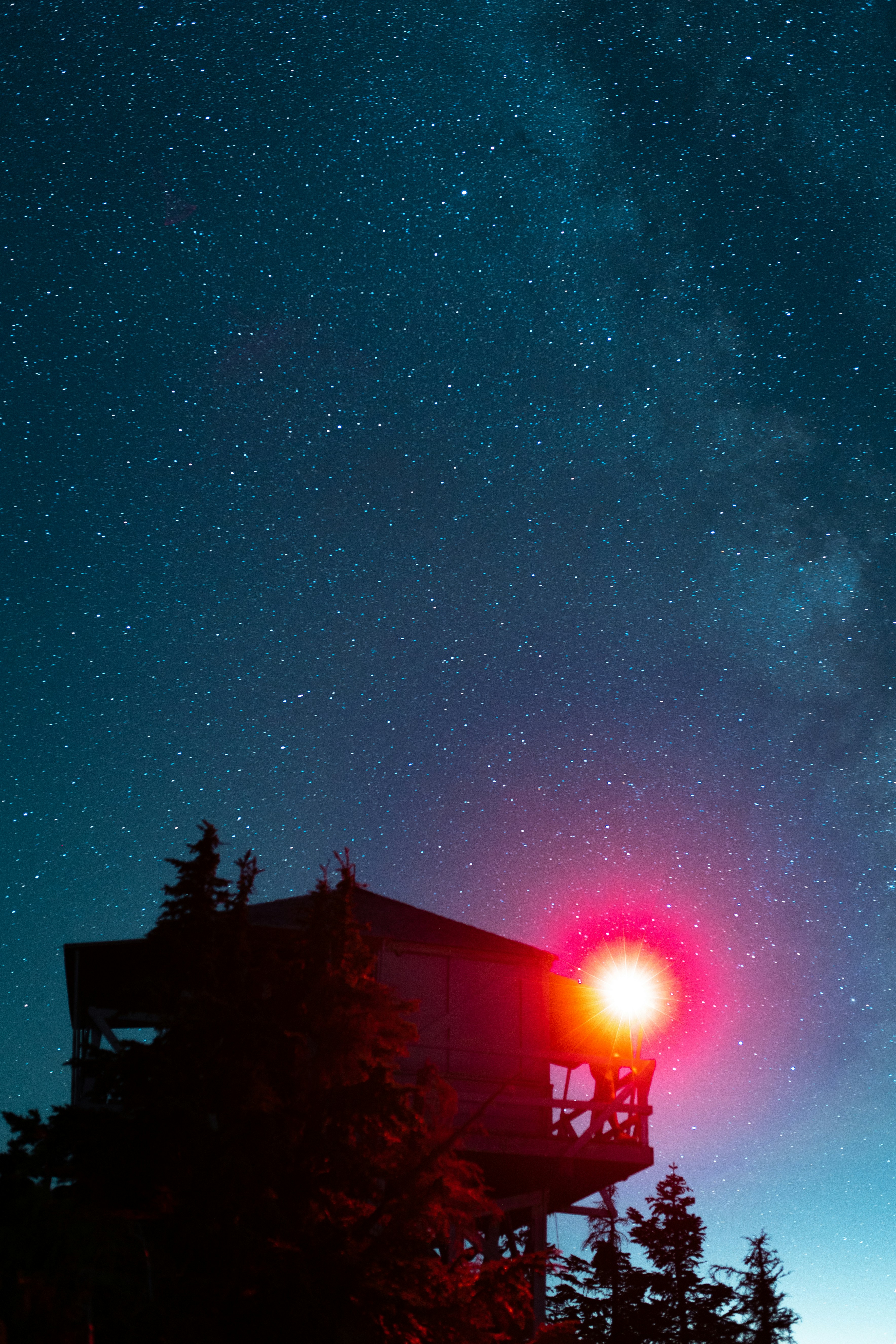 Starry Overlook: A Fire-Red Beacon Beside the Silent Cabin