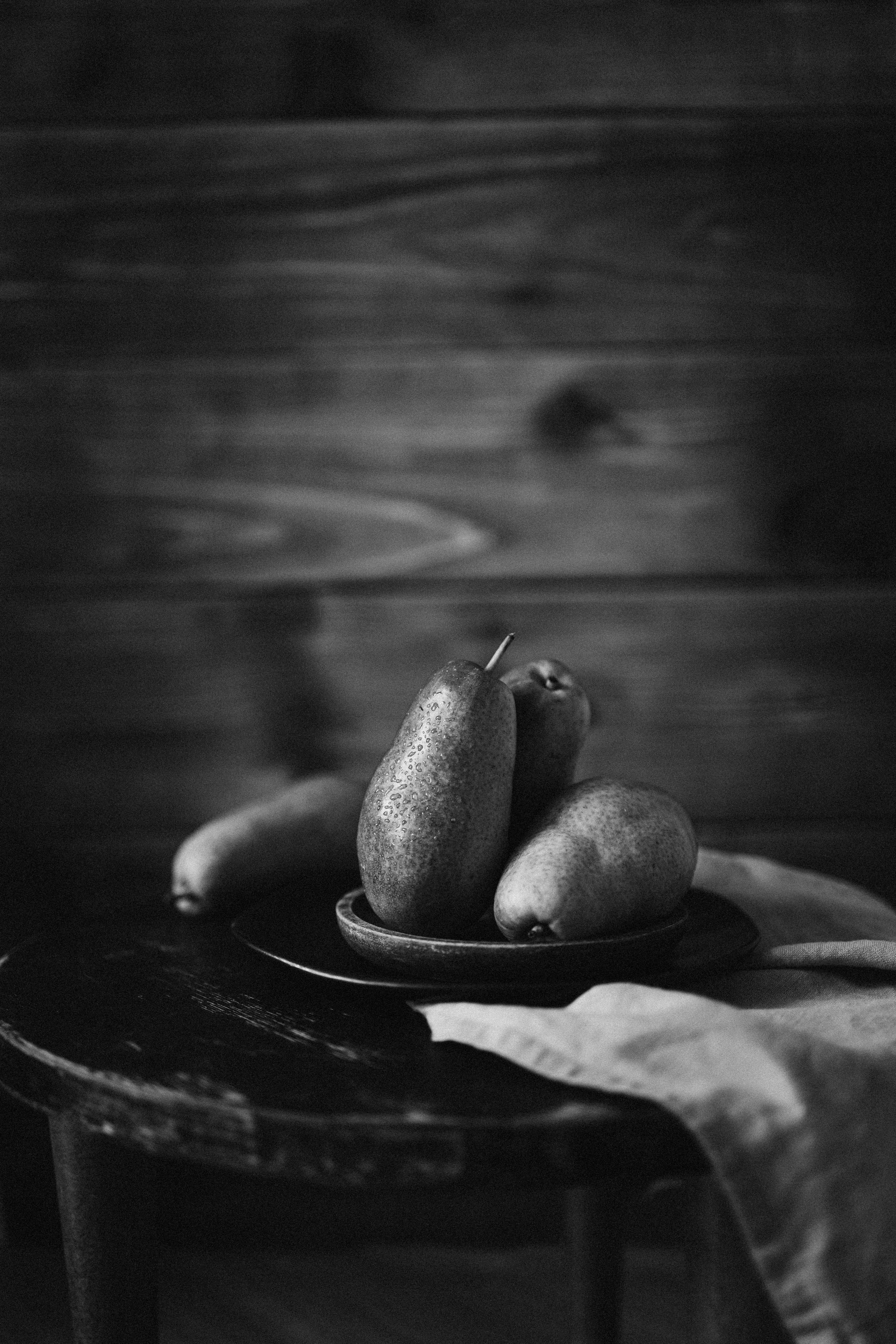 Monochrome Pears on a Weathered Plate: A Quiet Study of Texture and Light
