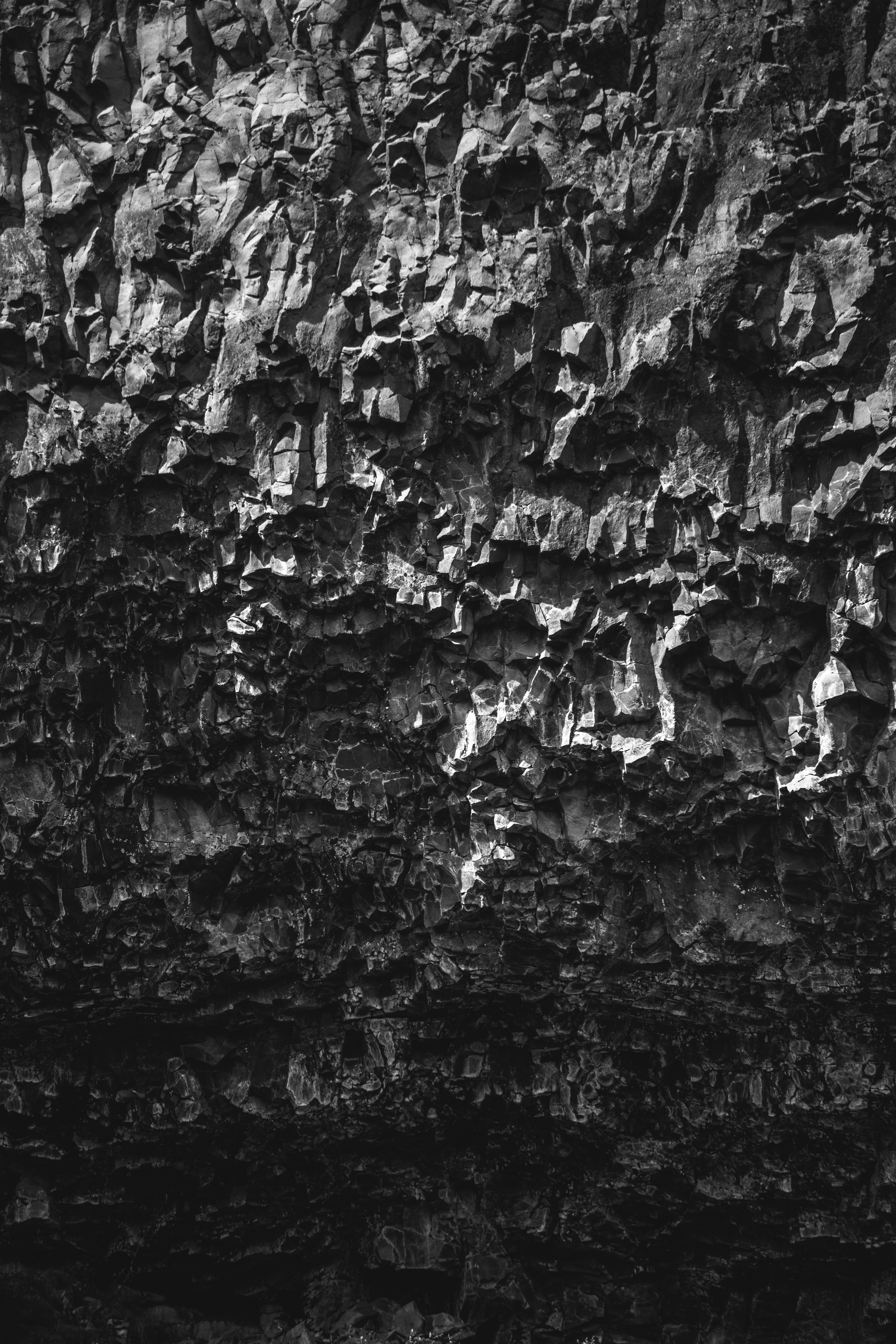 A black and white photo of a rock face photo – Free Rock Image on Unsplash