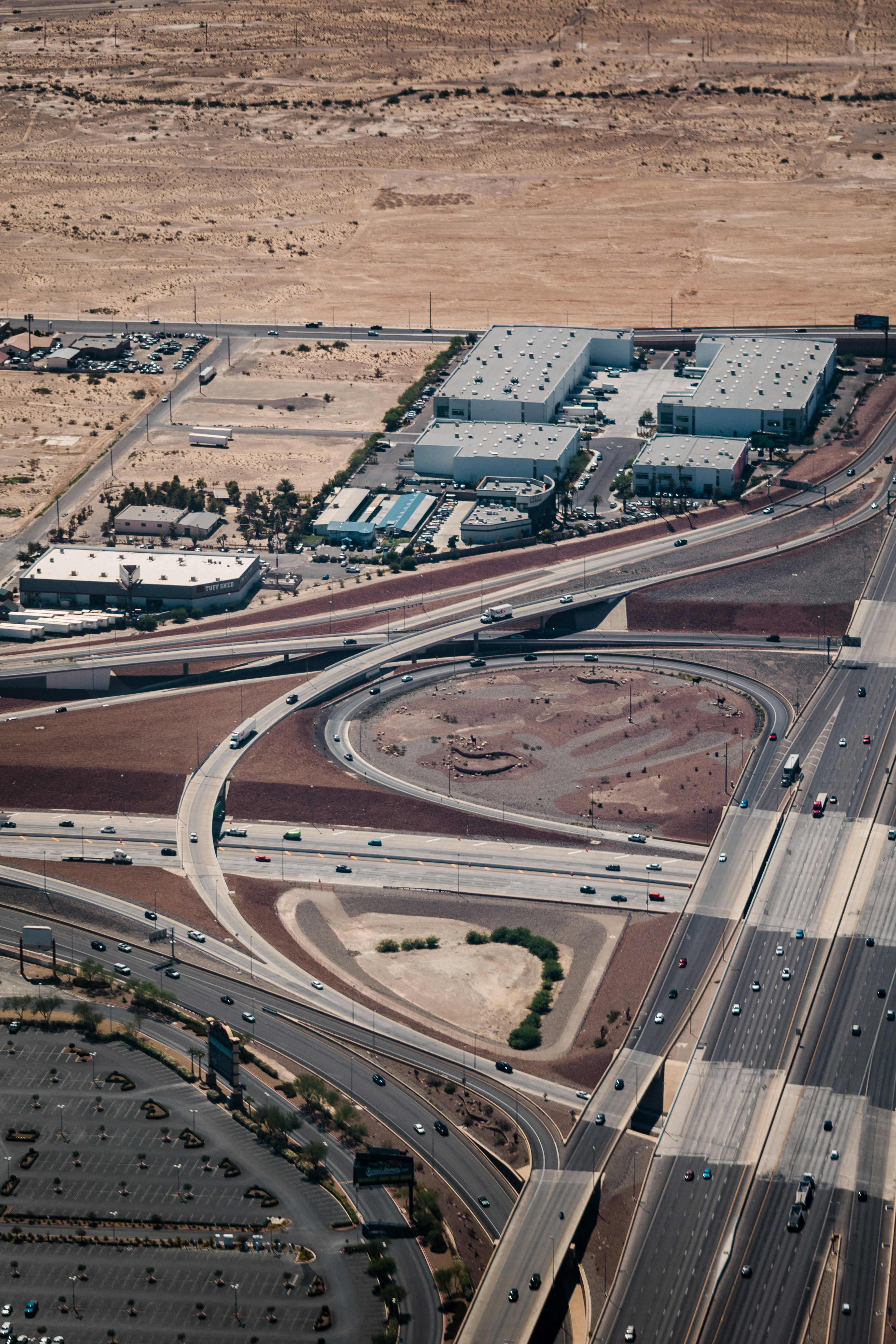 An aerial view of a highway intersection in the desert photo – Free ...