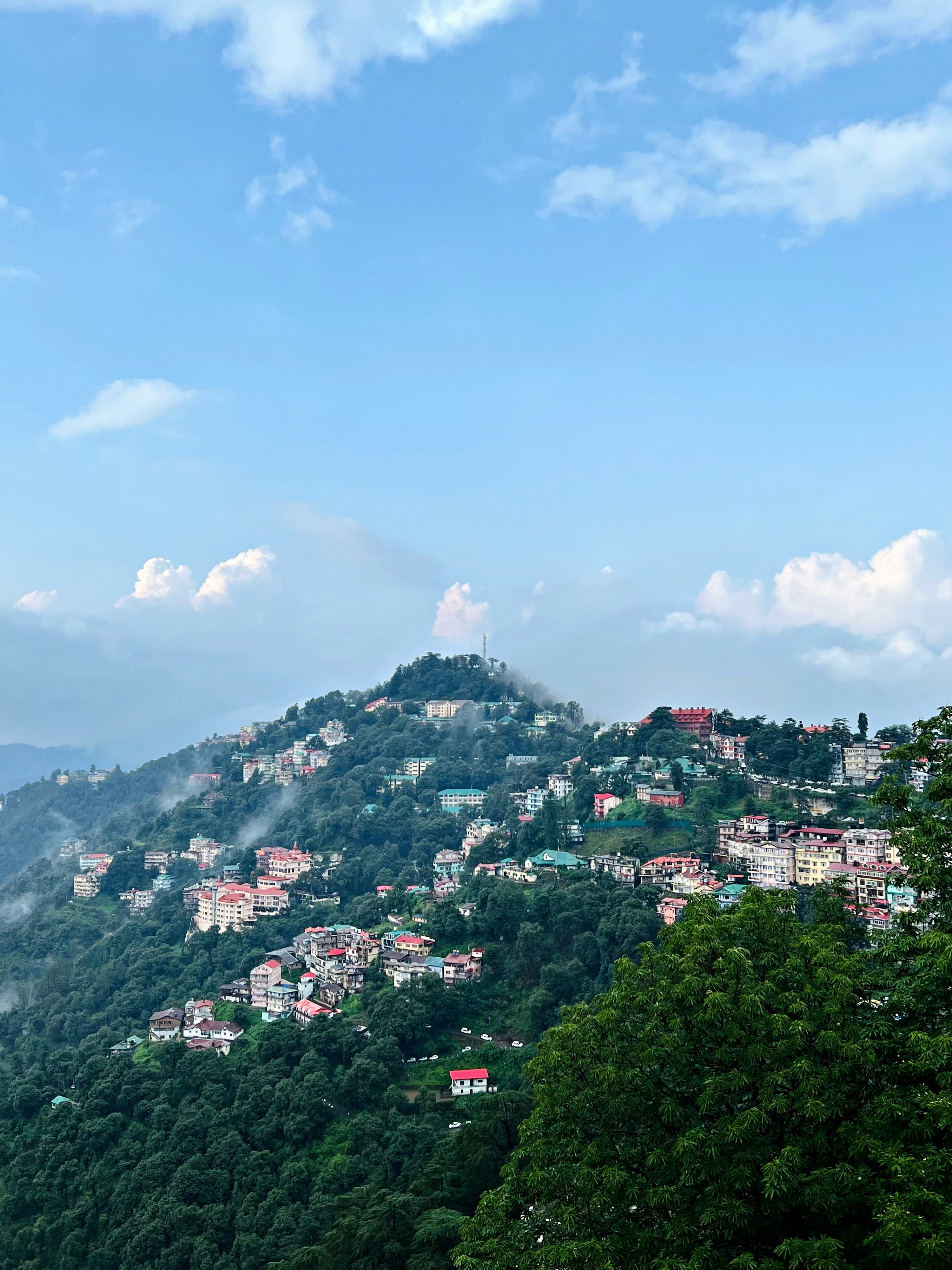 A view of a small town on a hill photo – Free Shimla Image on Unsplash