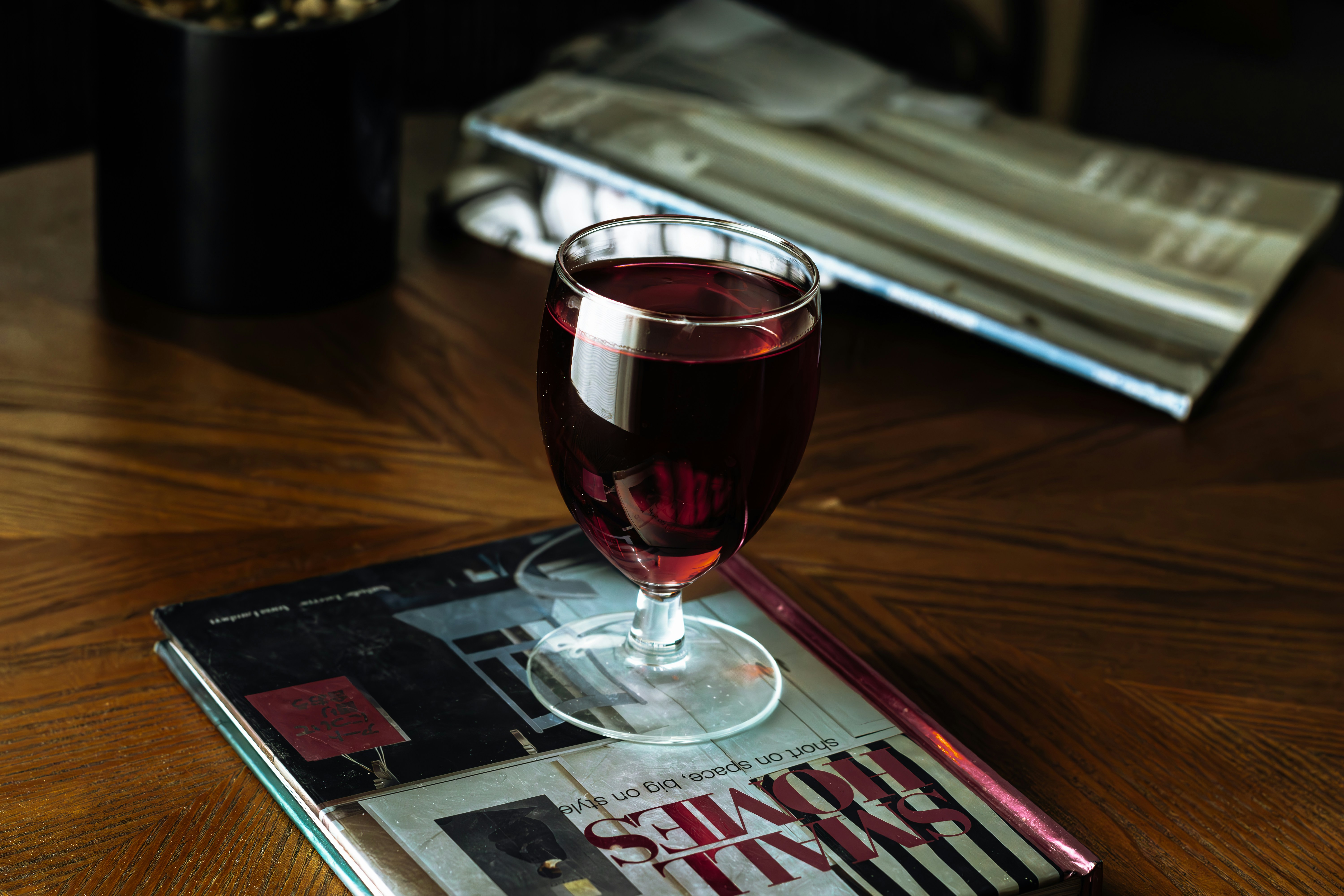 Crimson Glass on a Walnut Desk: Quiet Moments Between Pages