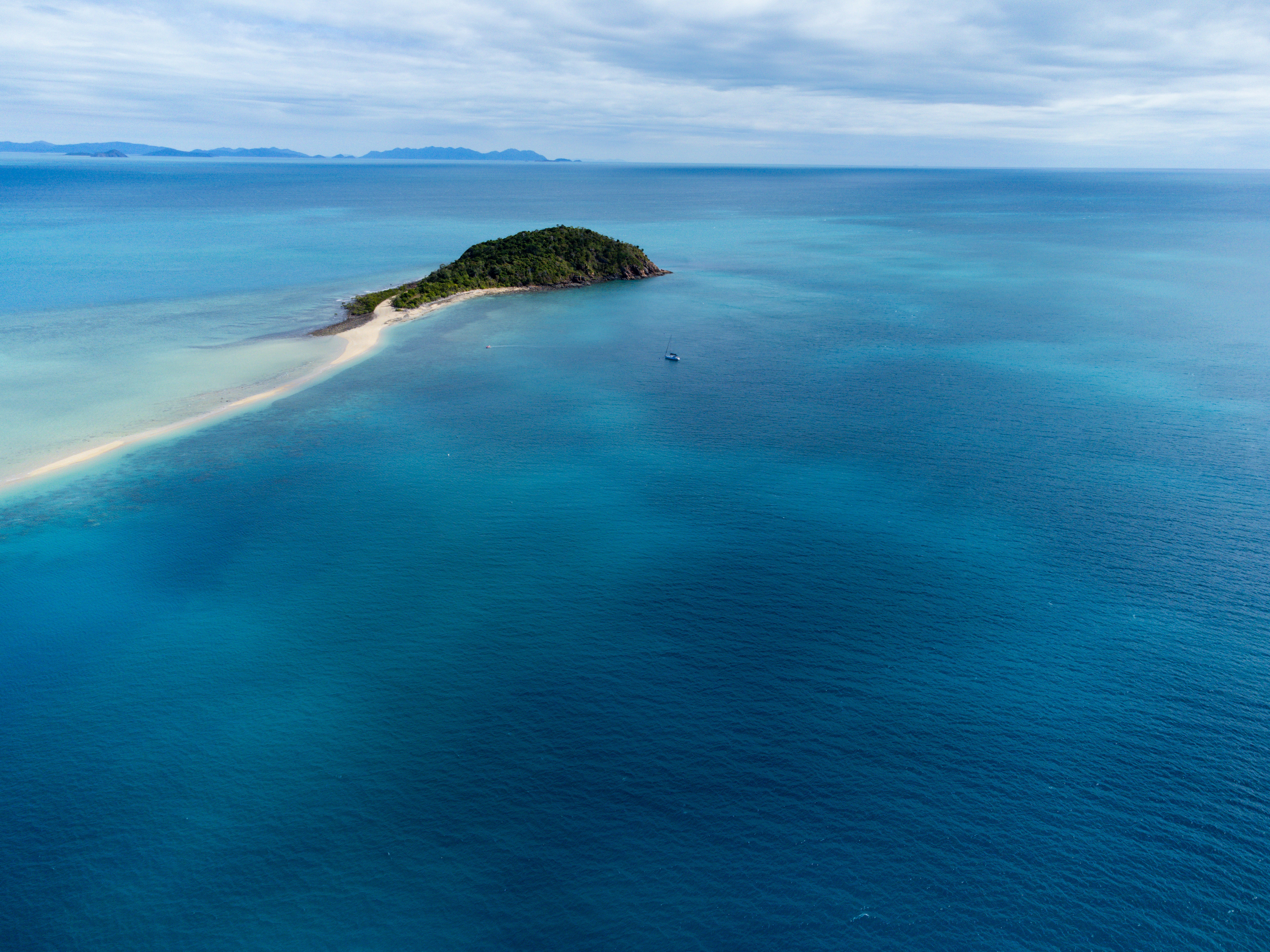 An island in the middle of the ocean photo – Free Whitsunday Image on ...