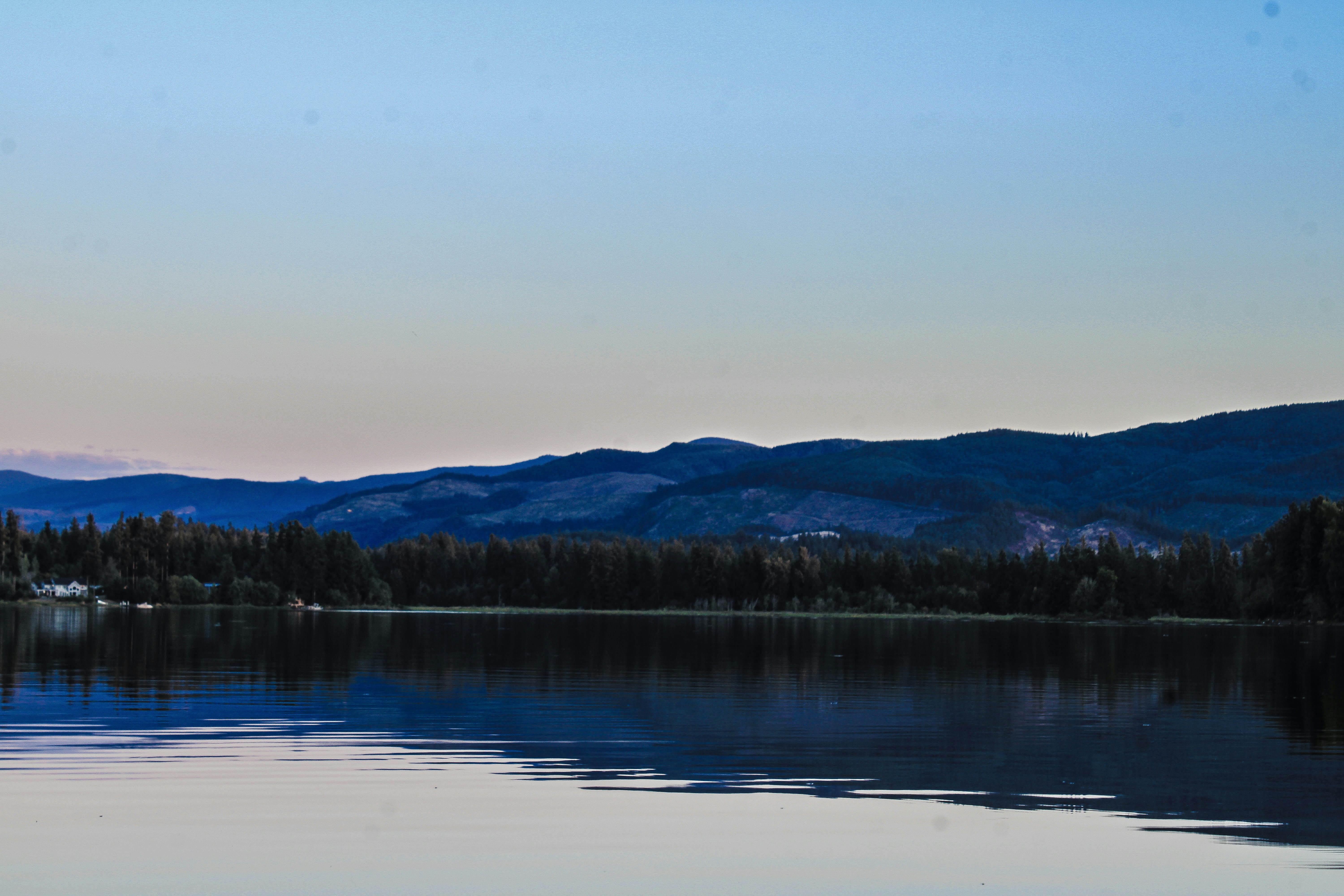A body of water with mountains in the background photo – Free Lake ...