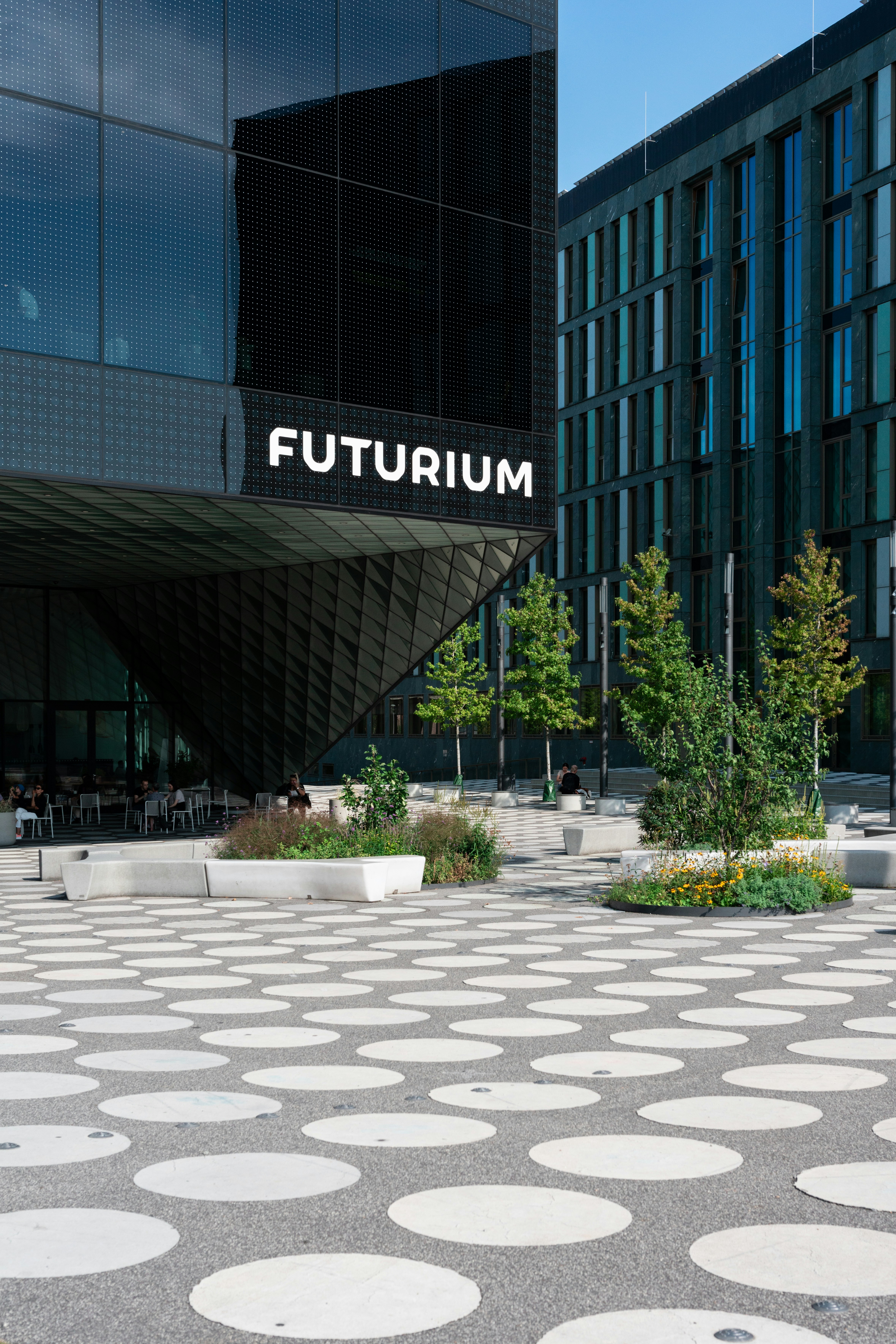 Futurum Facade: Glass Geometry Over a Ringed Plaza