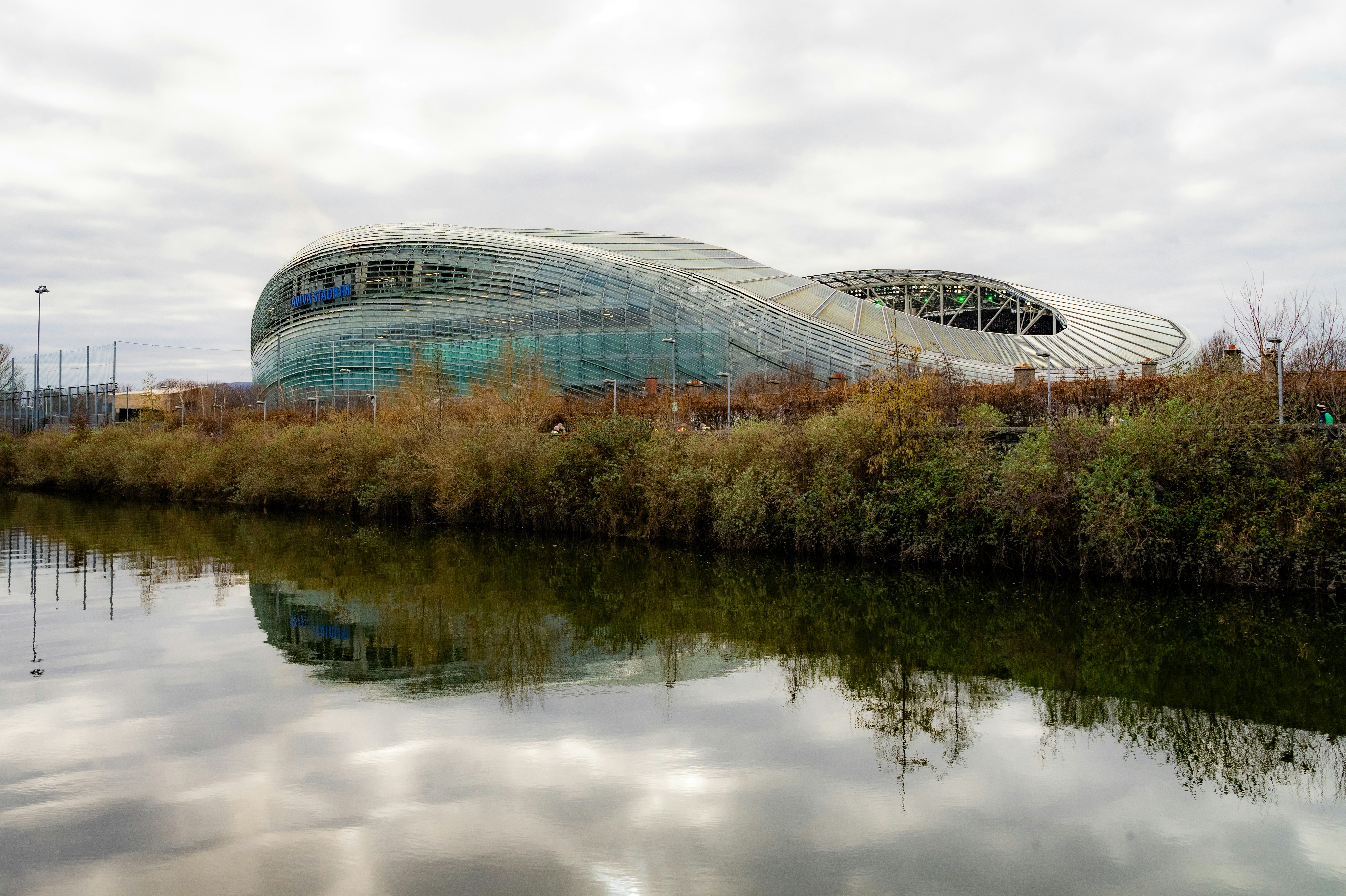 Curved Glass by the Water: A Quiet Reflection of Modern Architecture