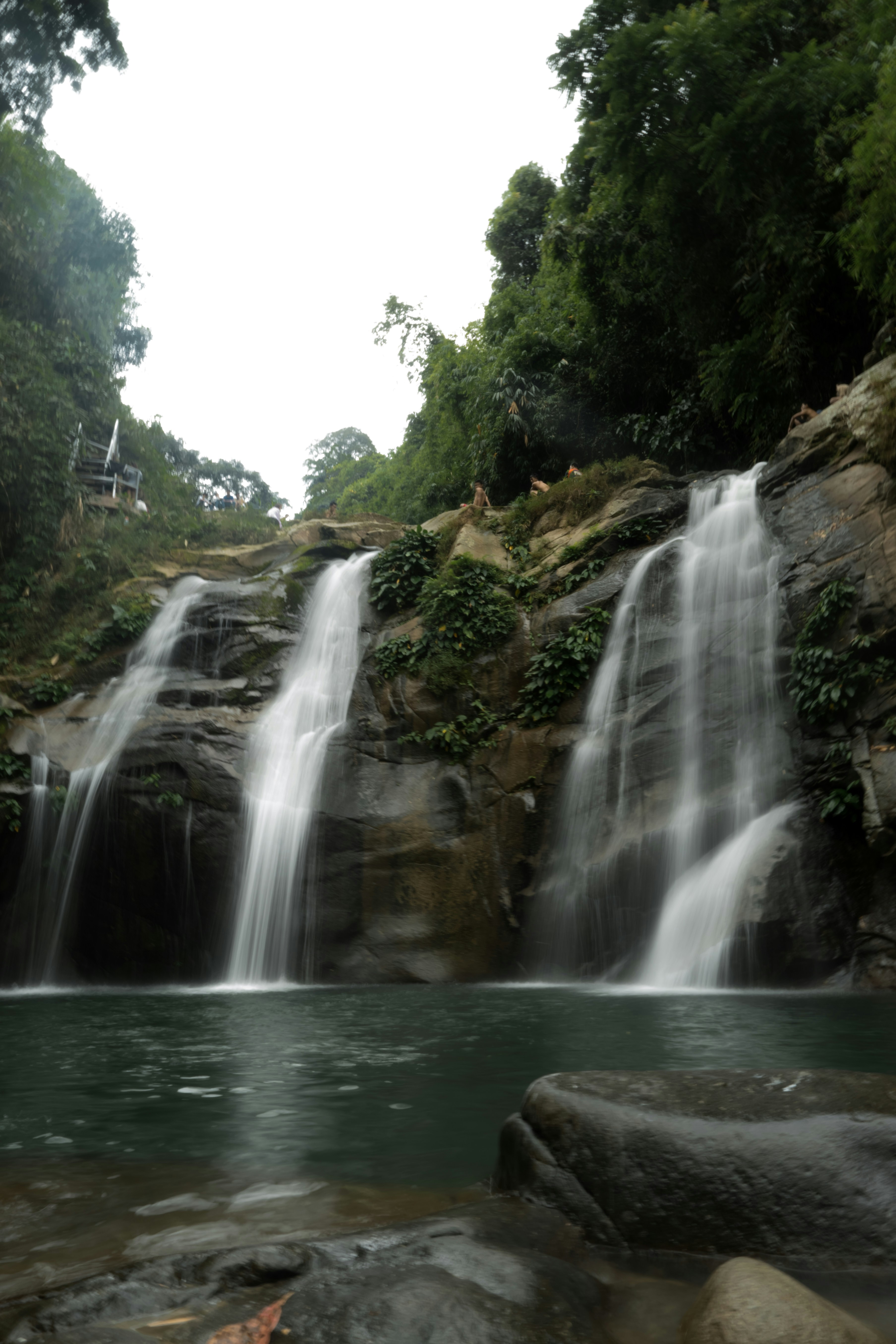 A large waterfall with lots of water coming out of it photo – Free ...