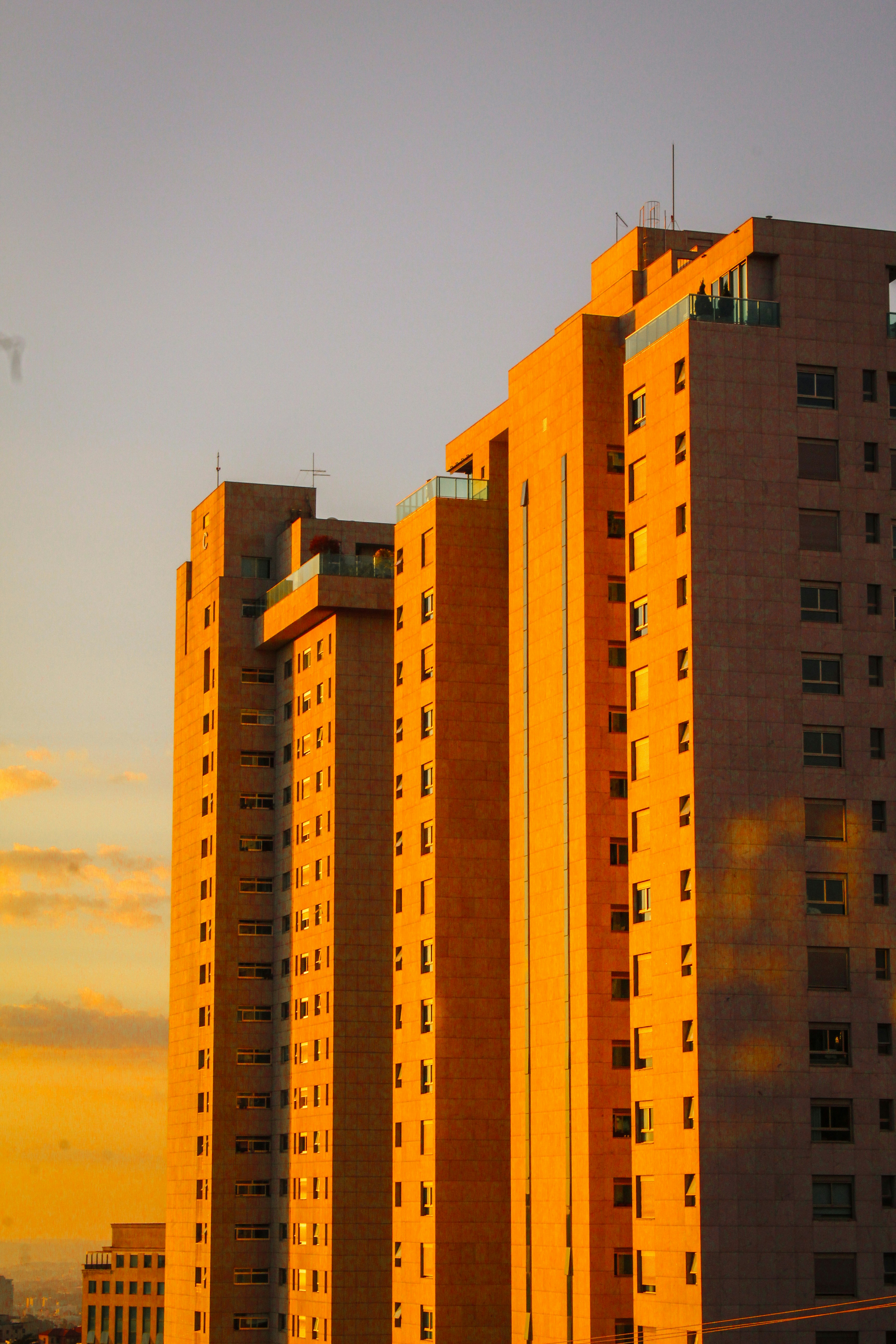 Gold Hour Towers: Sunset-lit Facades Define Urban Geometry