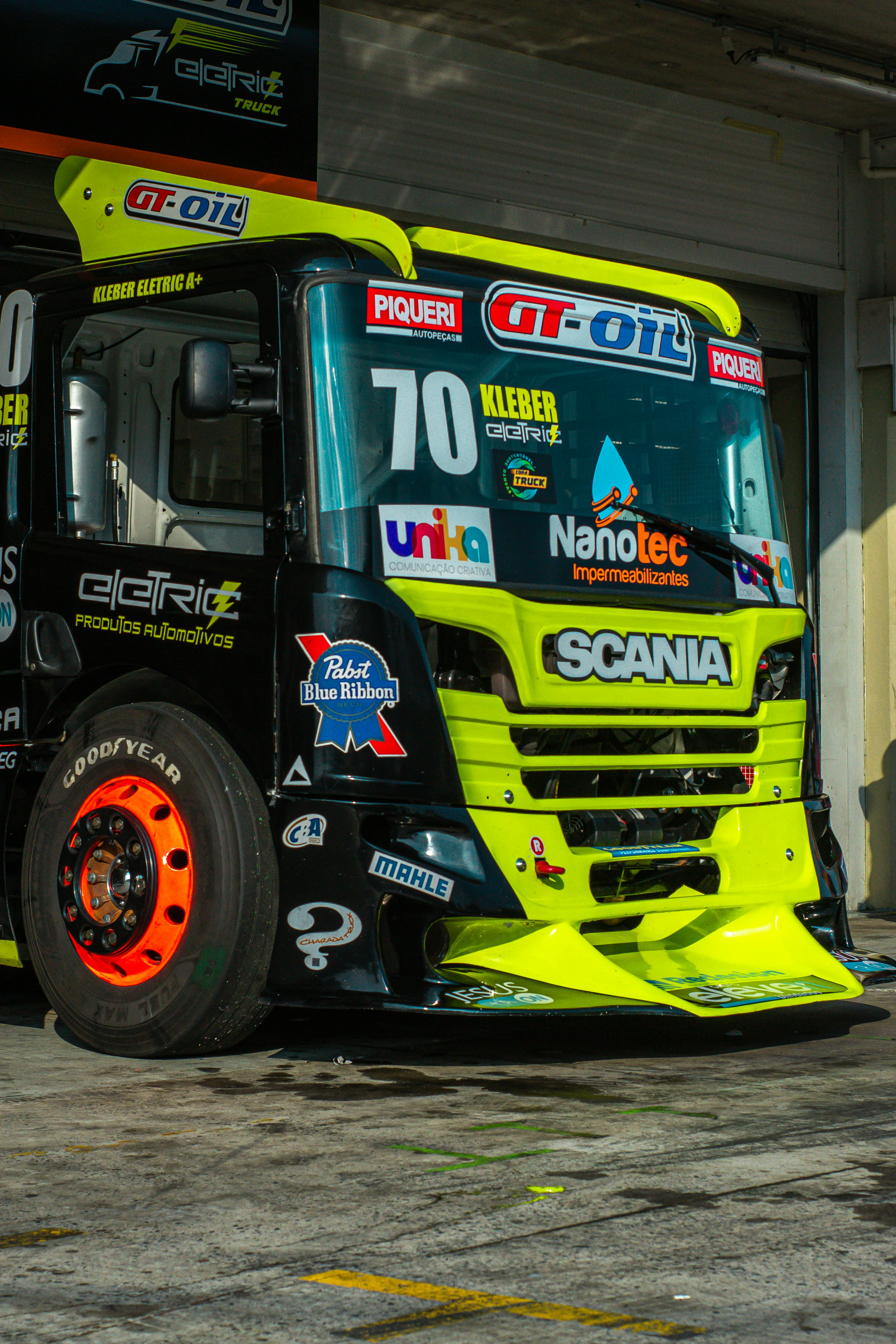 Neon-Lime Scania in the Pit: A Glinting Endurance Racer