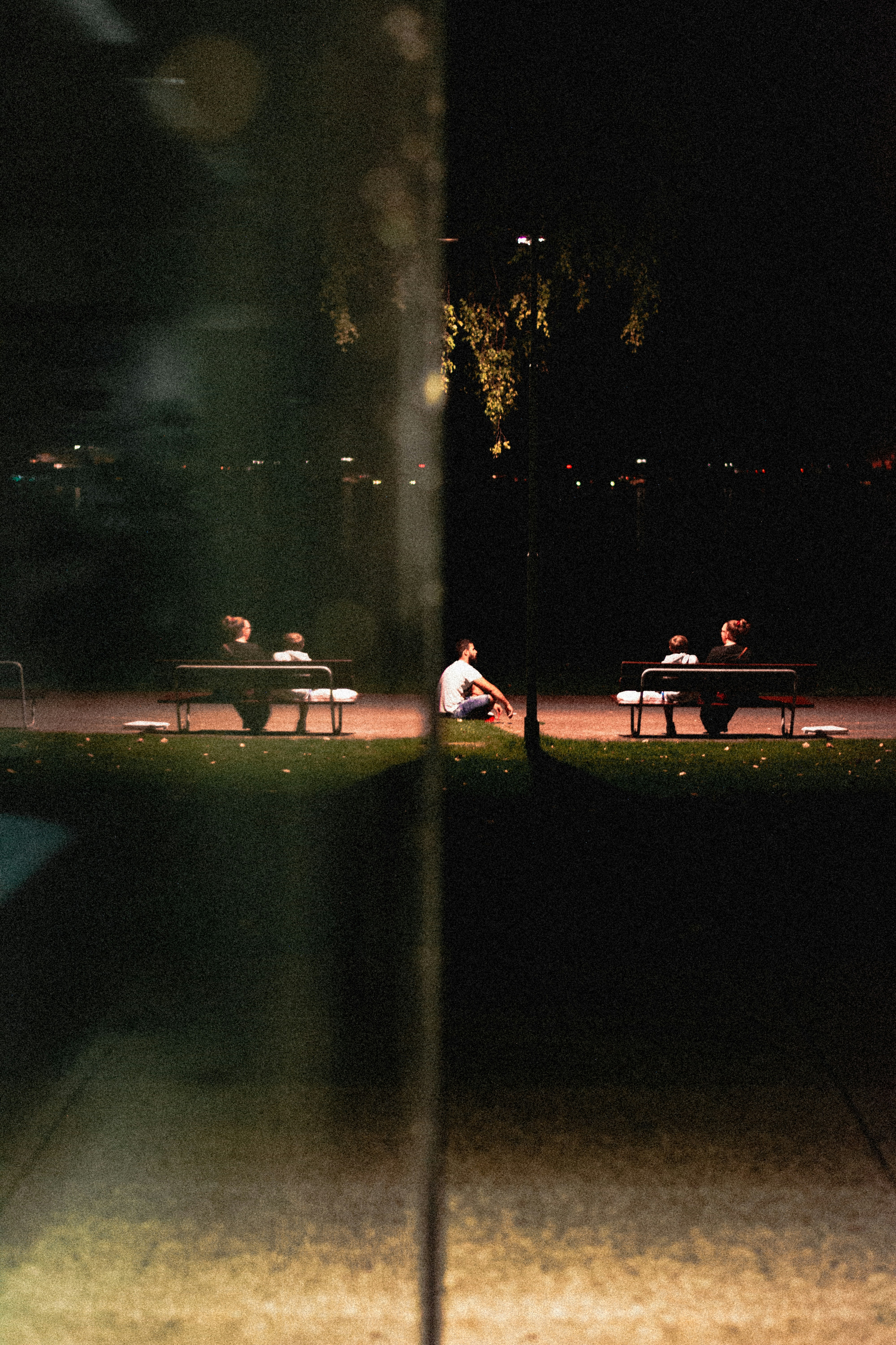 A group of people sitting on top of a park bench photo – Free Furniture ...