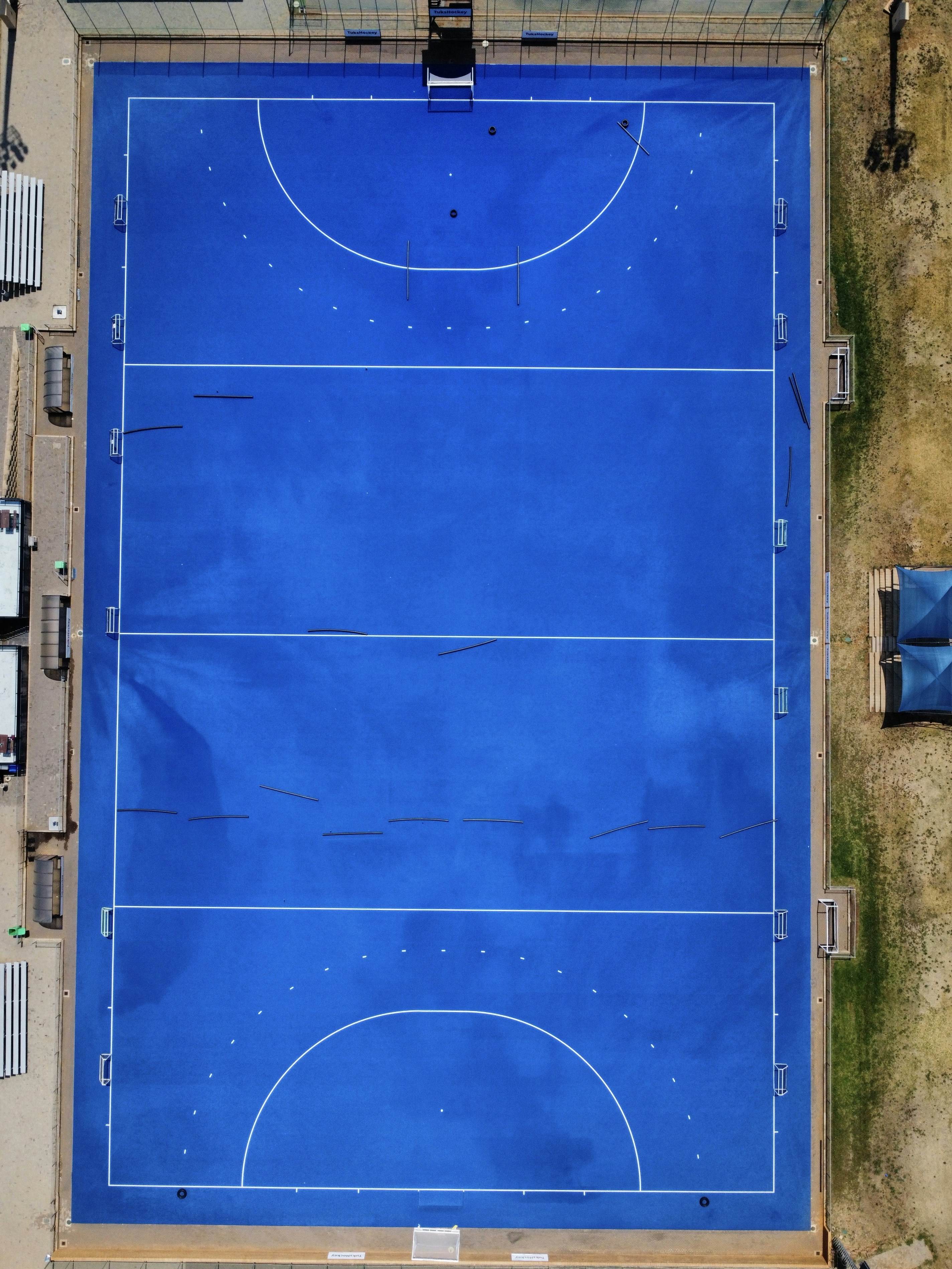 An overhead view of a blue basketball court photo – Free University of ...