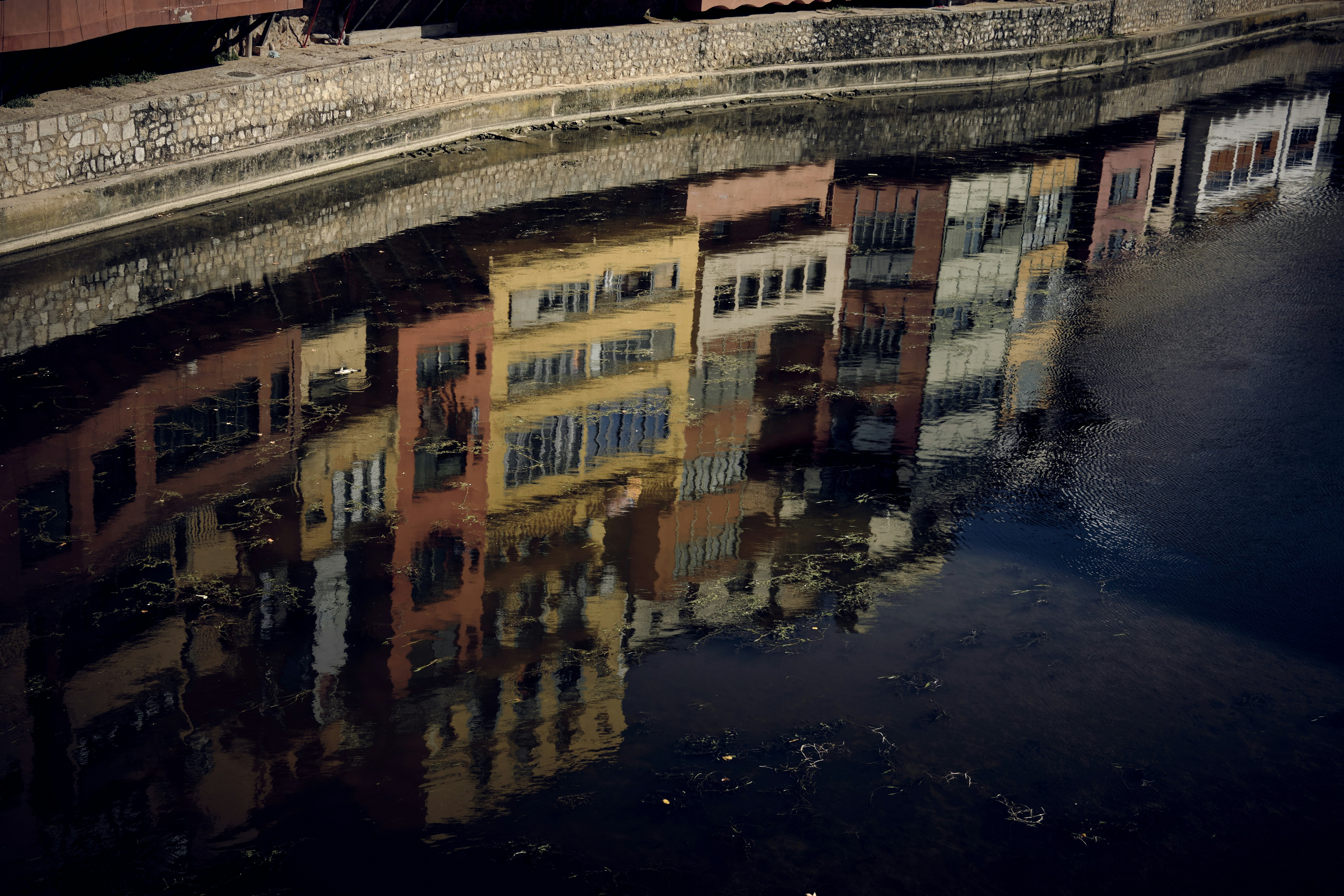 Color Echoes on the Canal: Reflected Facades in Quiet Water