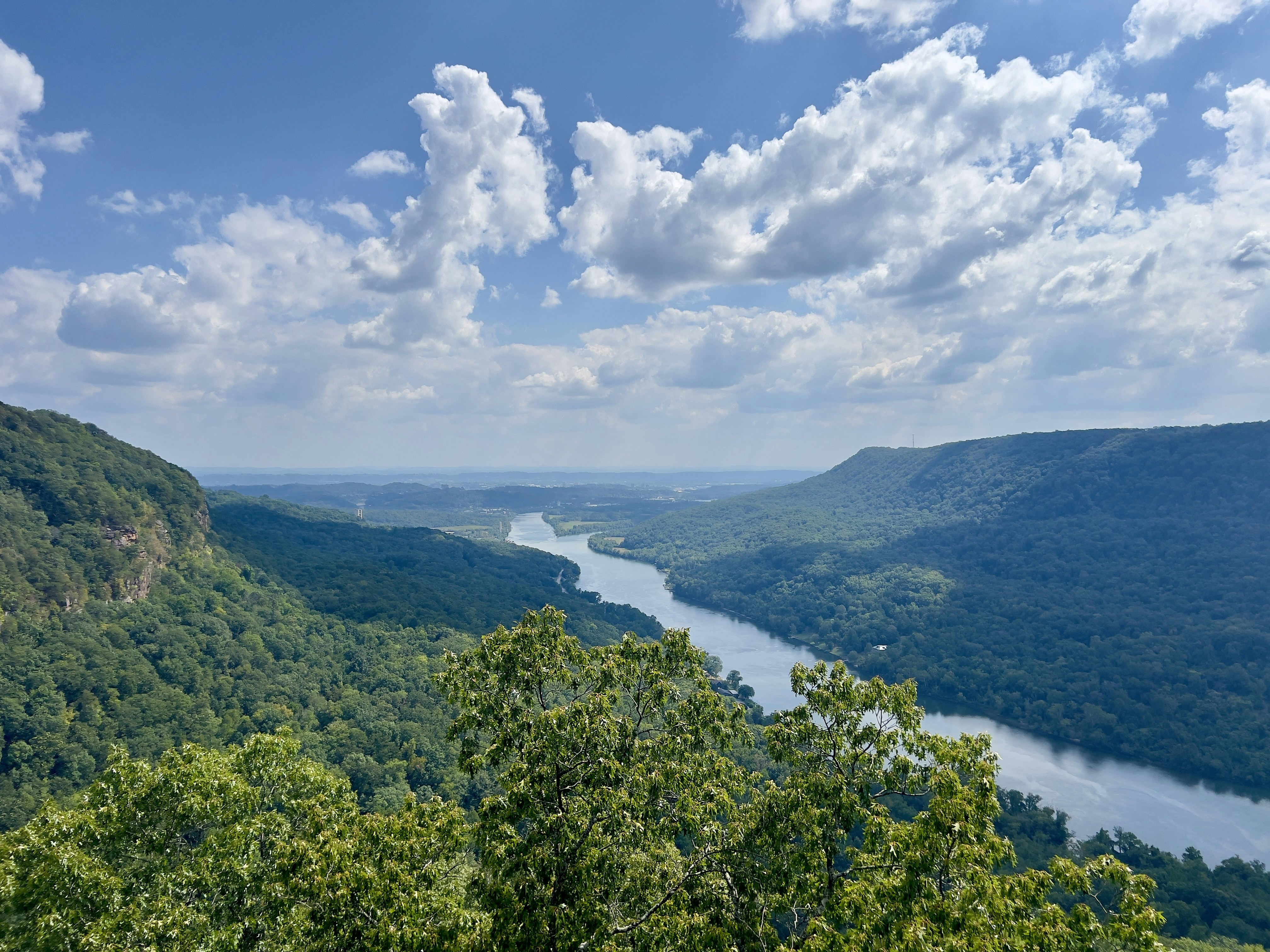 A scenic view of a river in the middle of a valley photo – Free ...