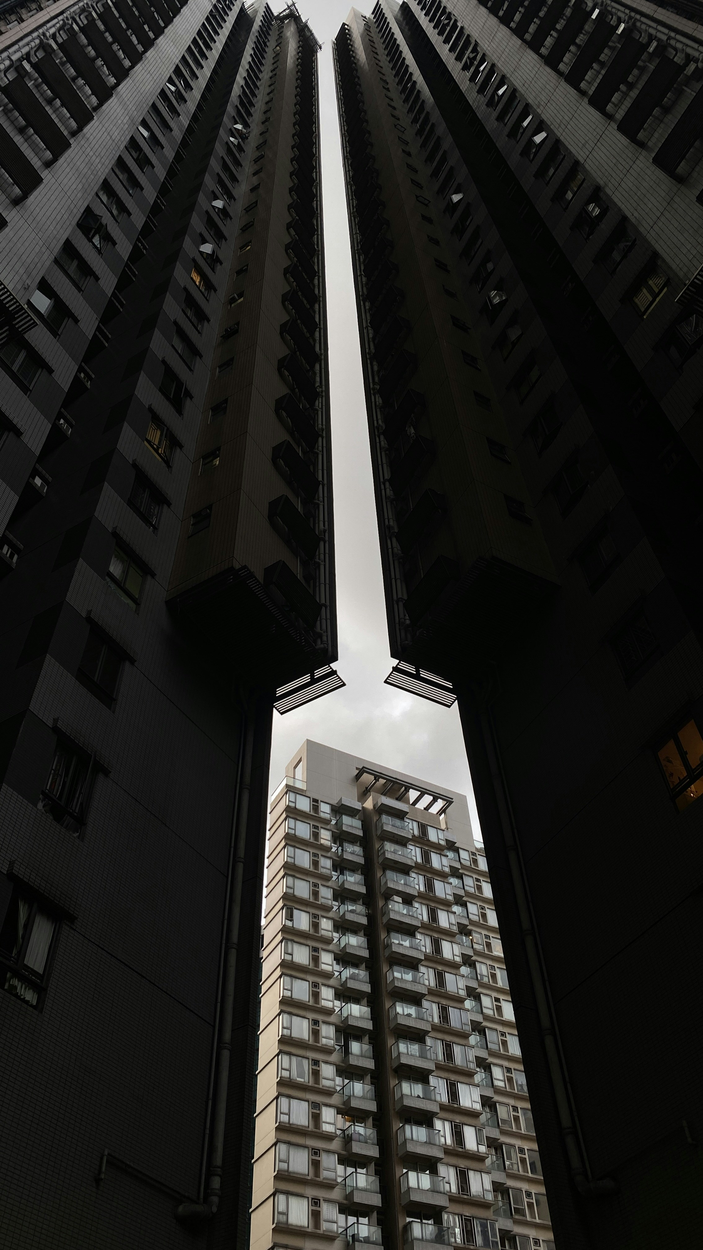 A Skyward Sliver: Light Framing the Core Between Twin Towers