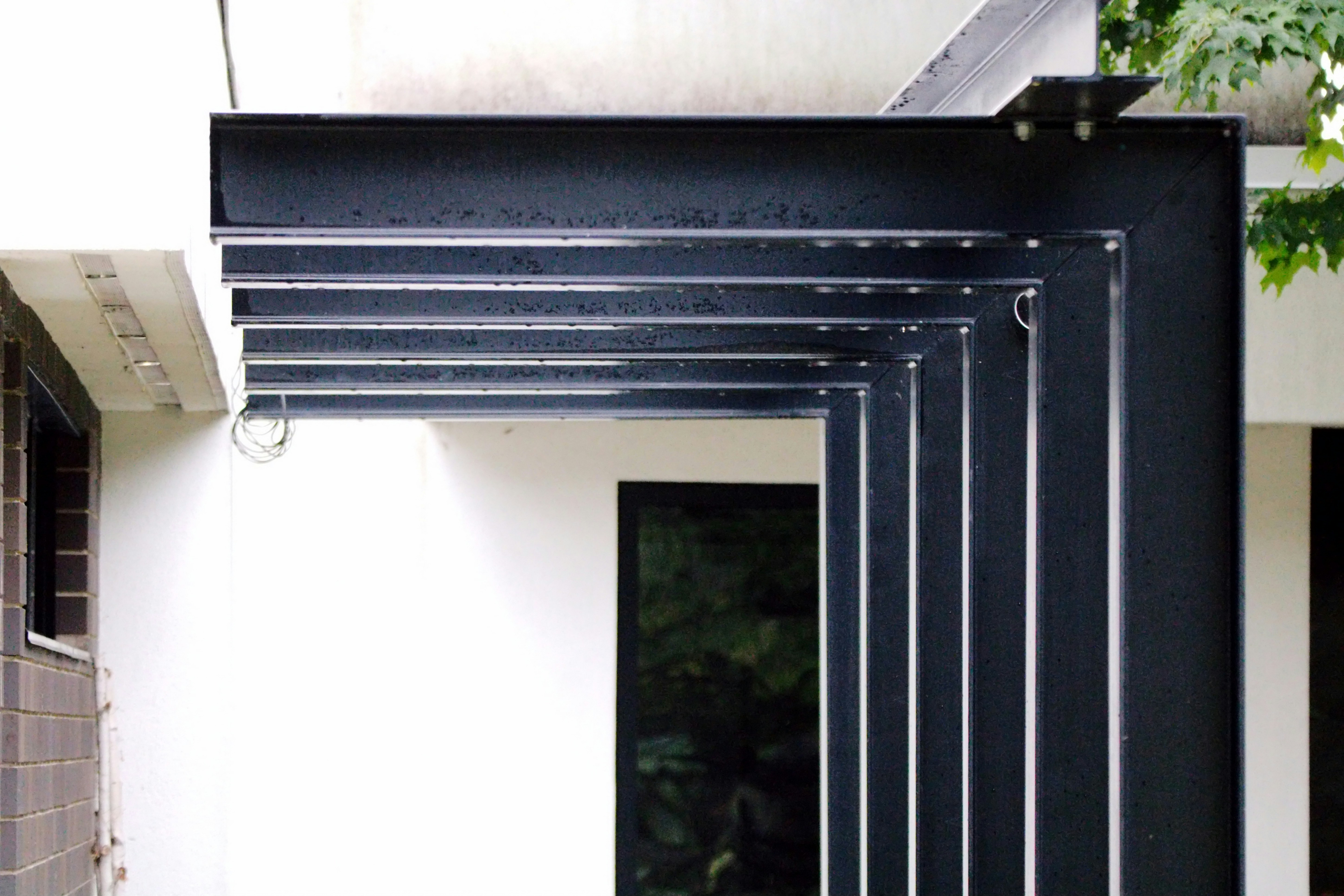 Converging Black Frames: A Quiet Portal Framing Light and Space