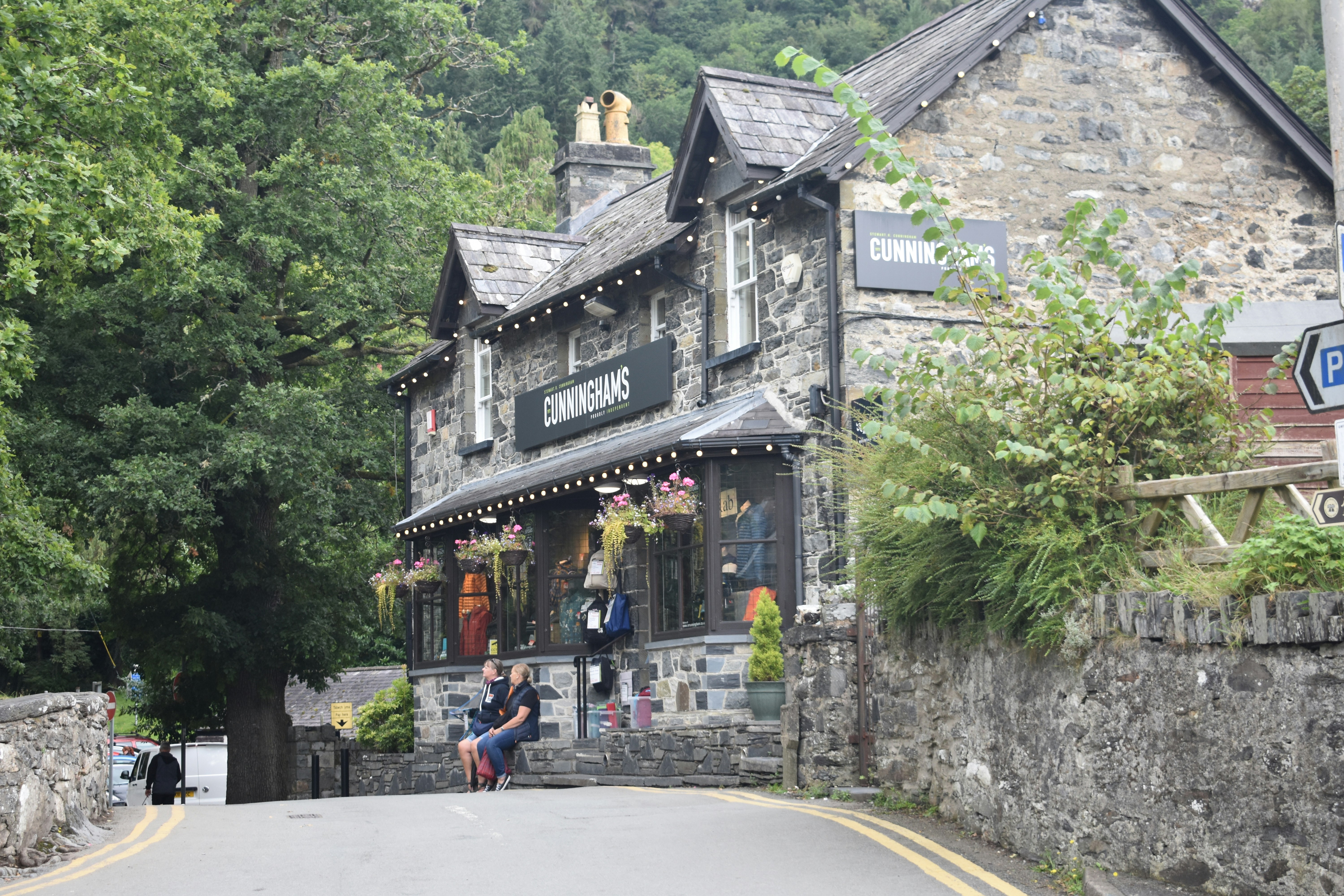 Laneside Stone Inn: Flowered Facade Framed by a Winding Road