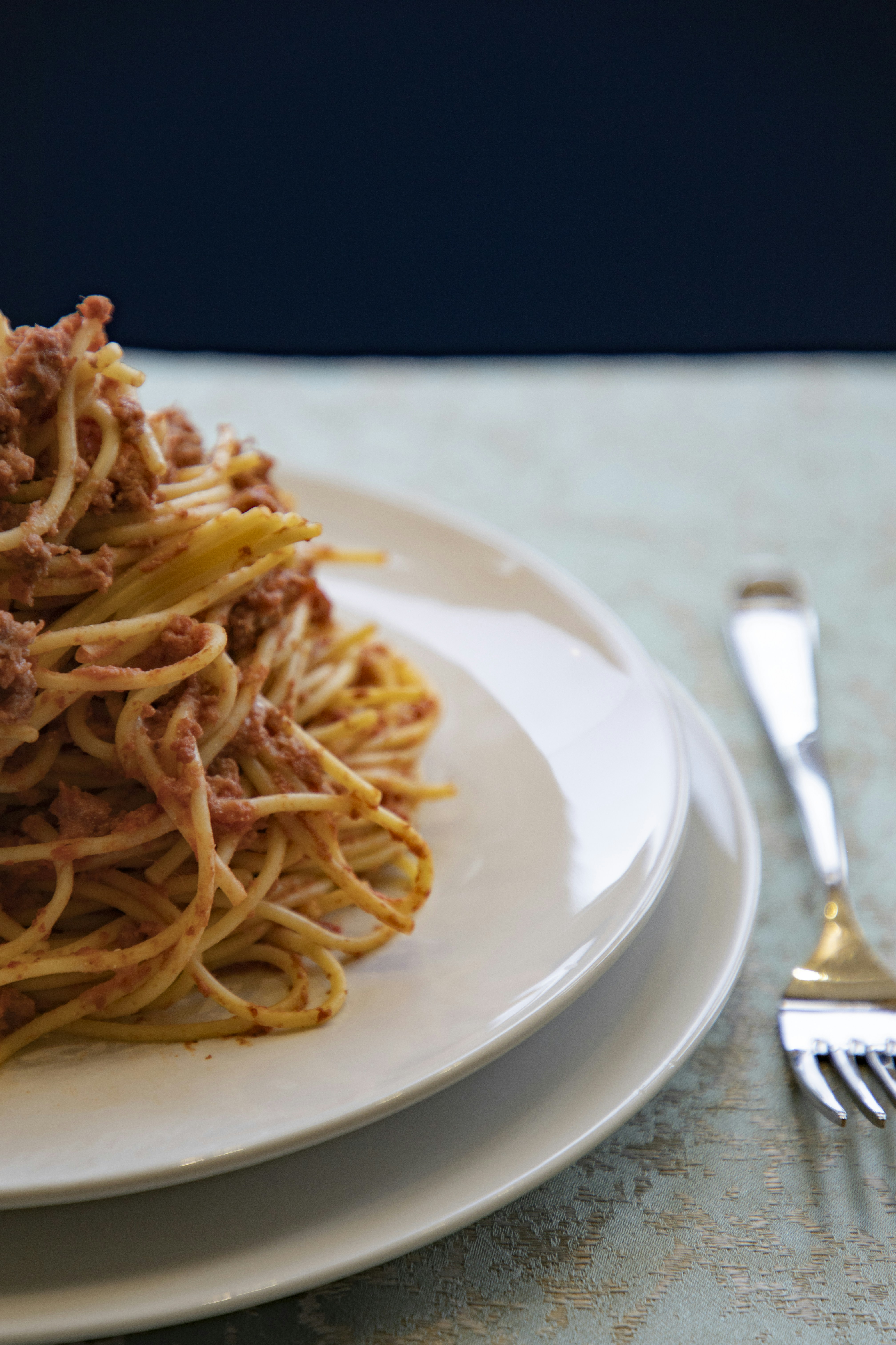 A white plate topped with spaghetti and meat photo – Free Food Image on ...