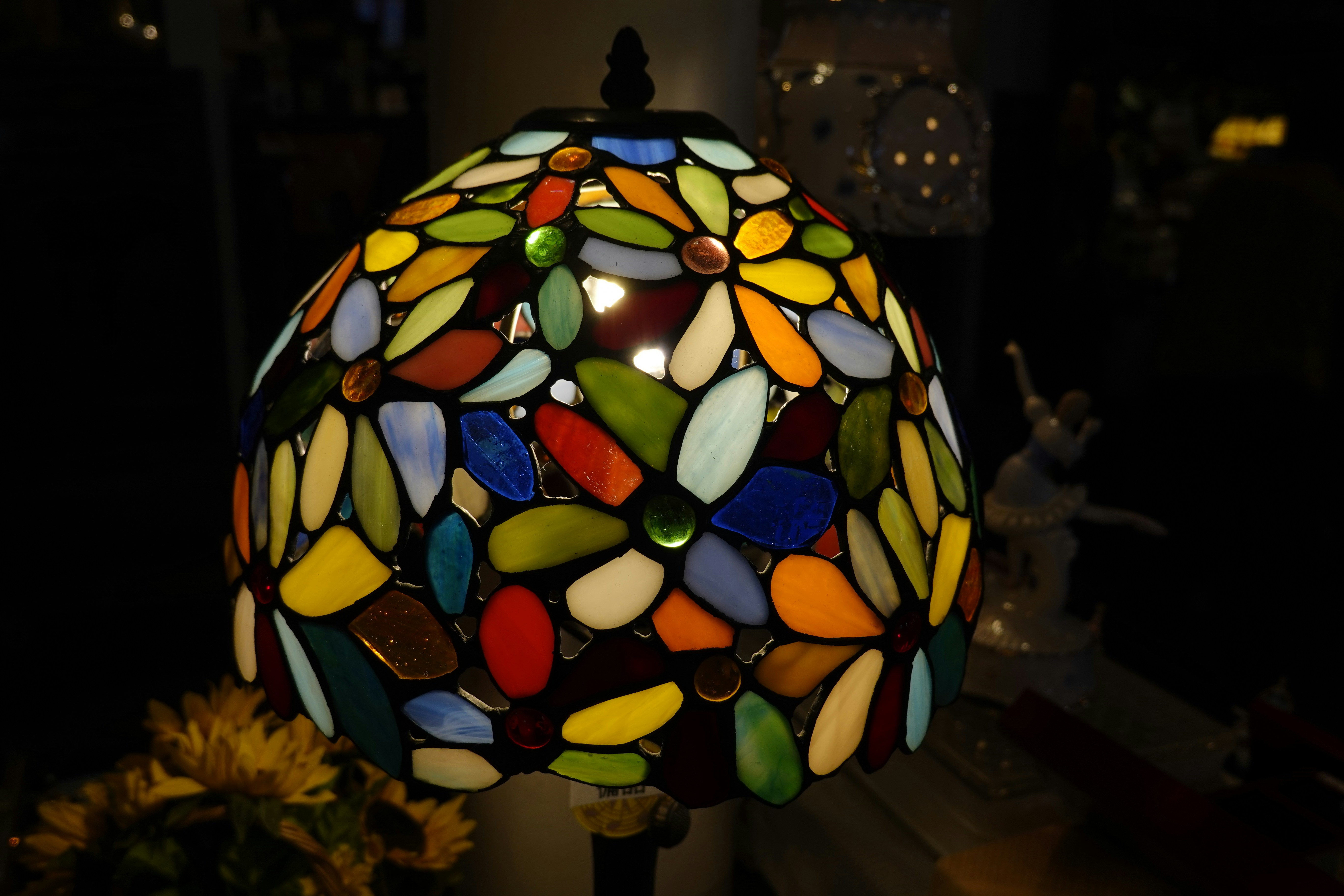 Vivid Mosaic Globe: Warm Color Play from a Stained-Glass Lamp