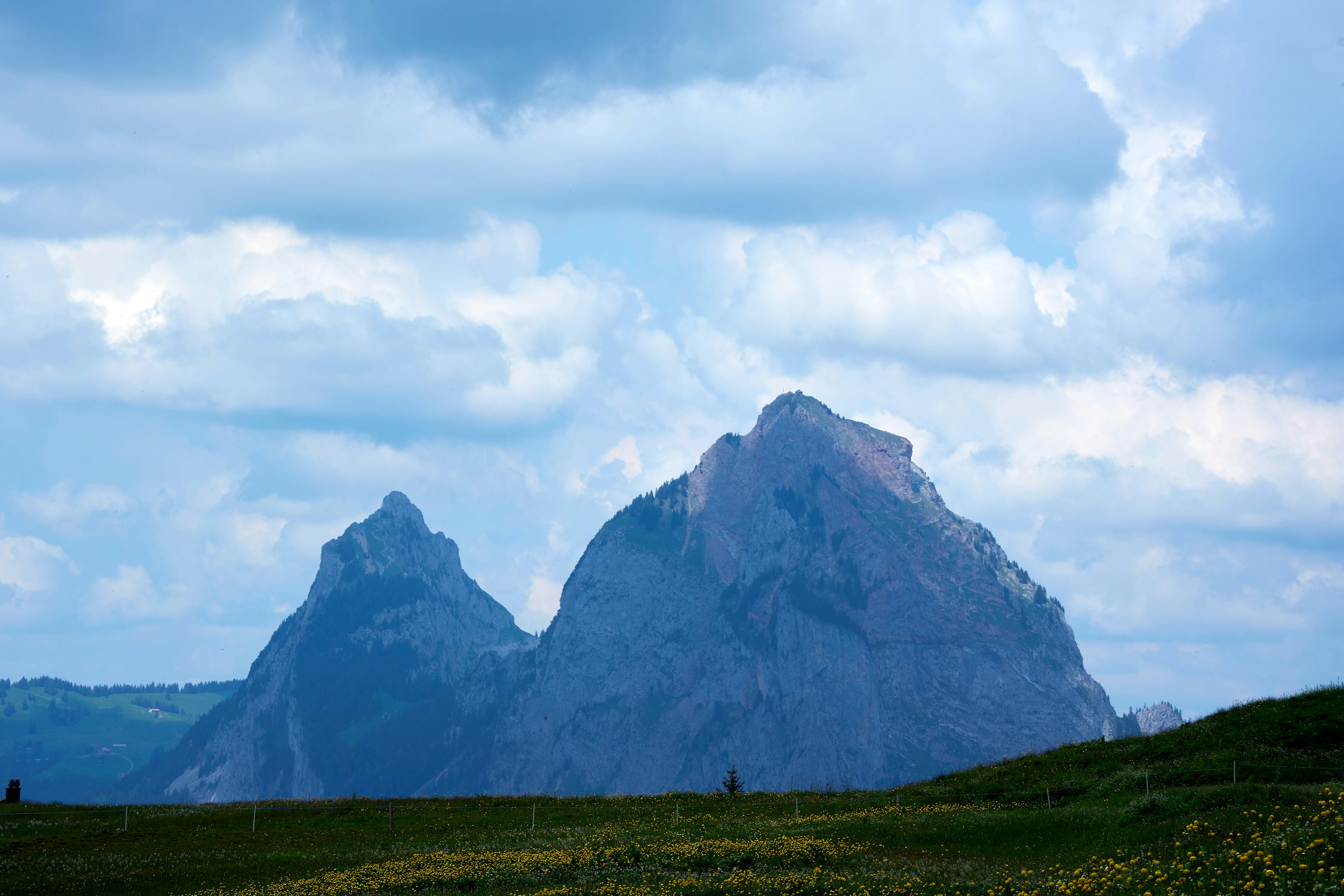 Quelques montagnes qui sont côte à côte photo – Photo La nature ...