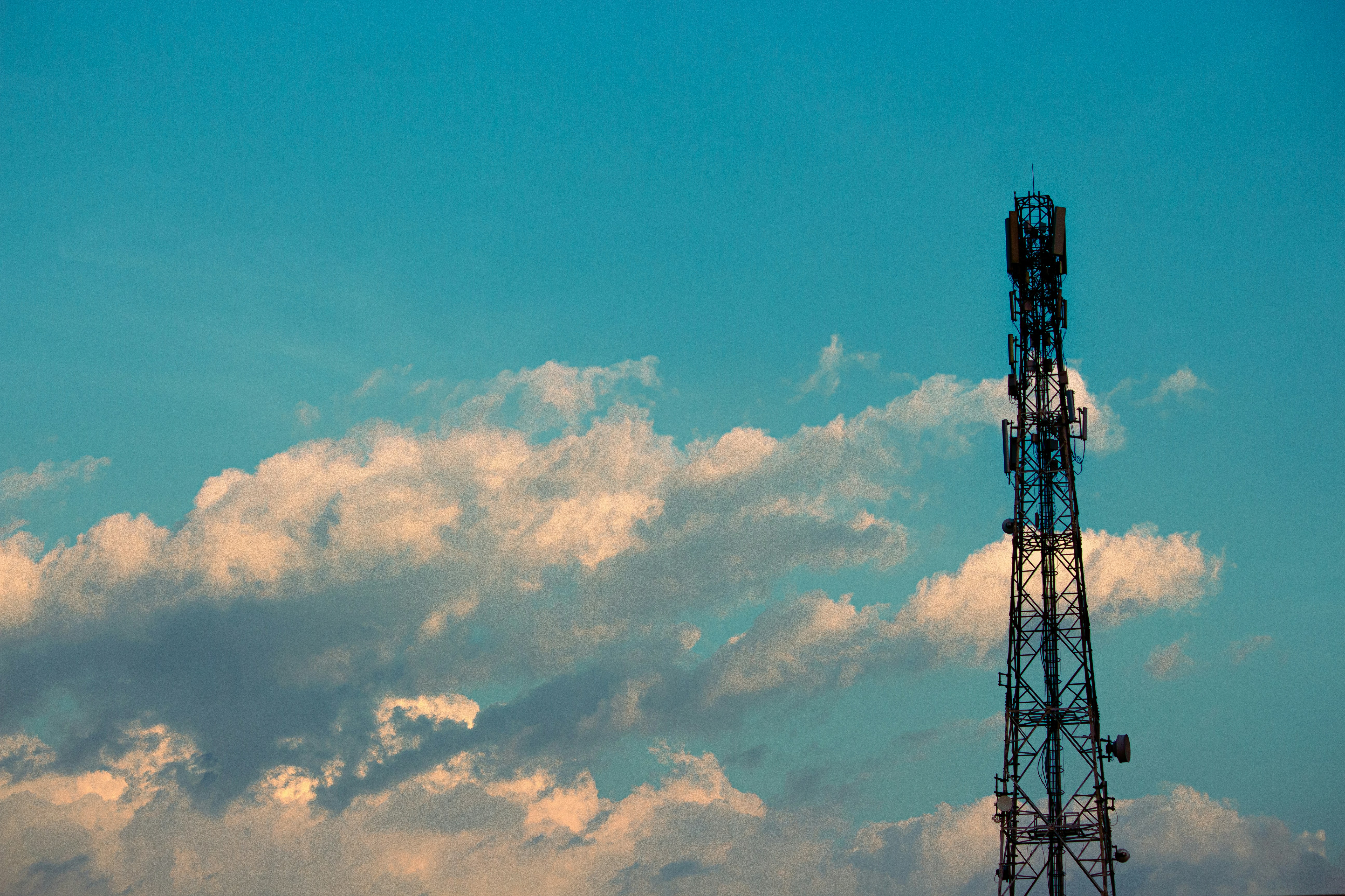 A tall tower with a cell phone on top of it photo – Free Machine Image ...