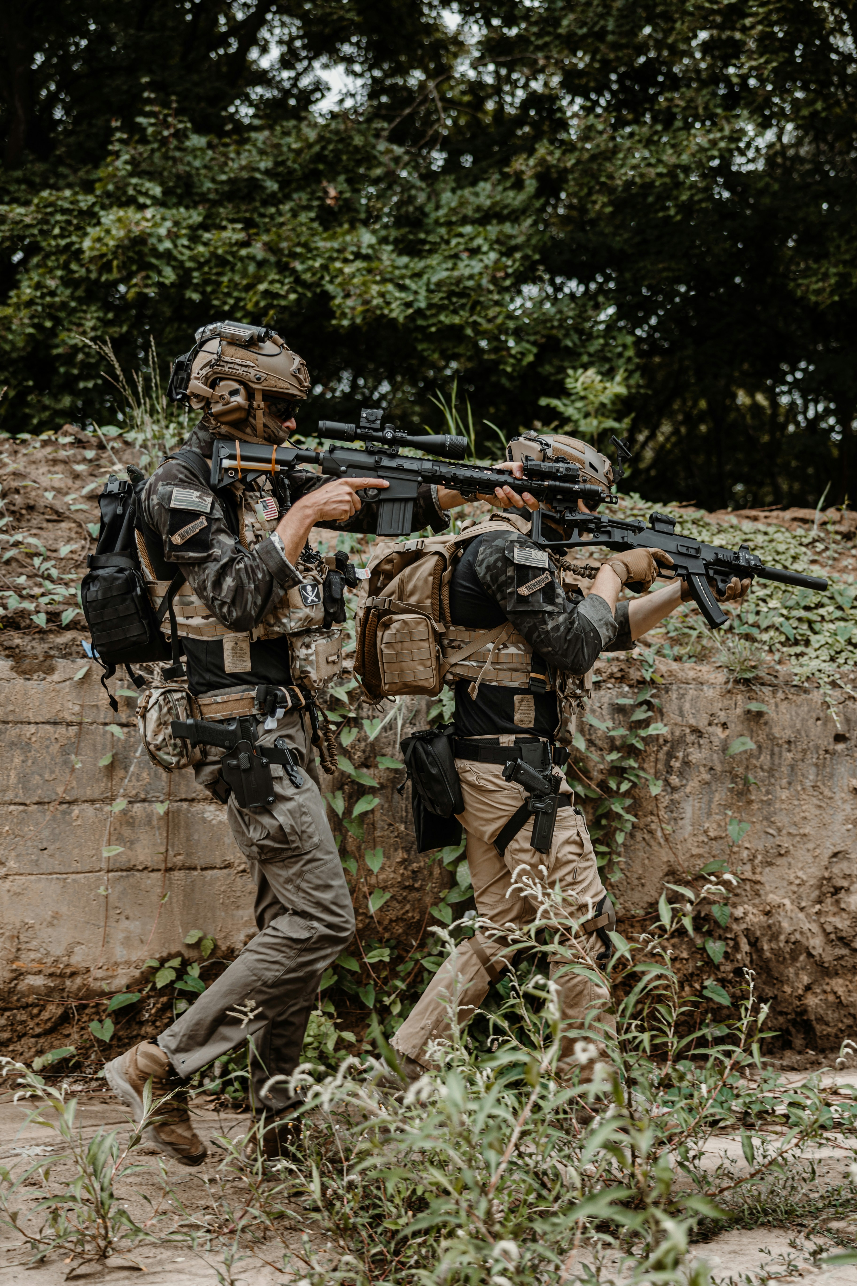 A couple of men with guns in their hands photo – Free Tactical gear ...