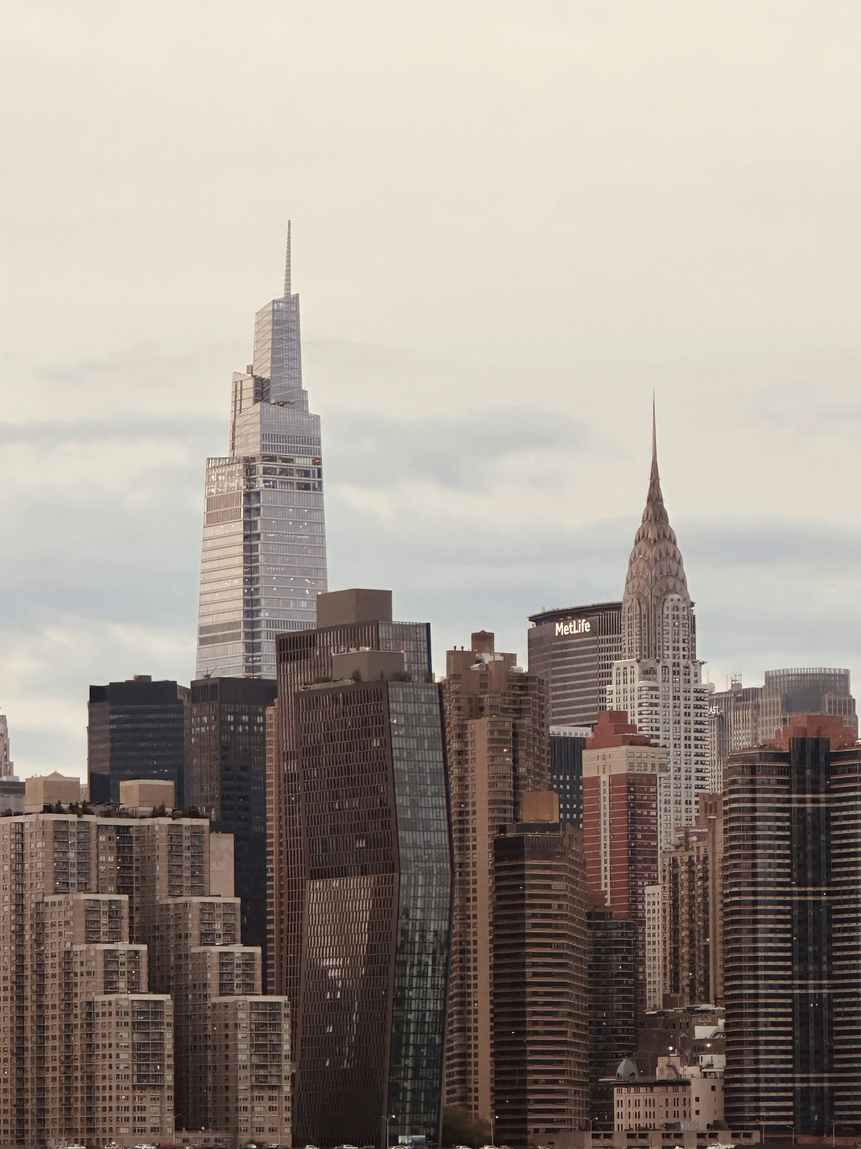 A large city with a lot of tall buildings photo – Free Image on Unsplash